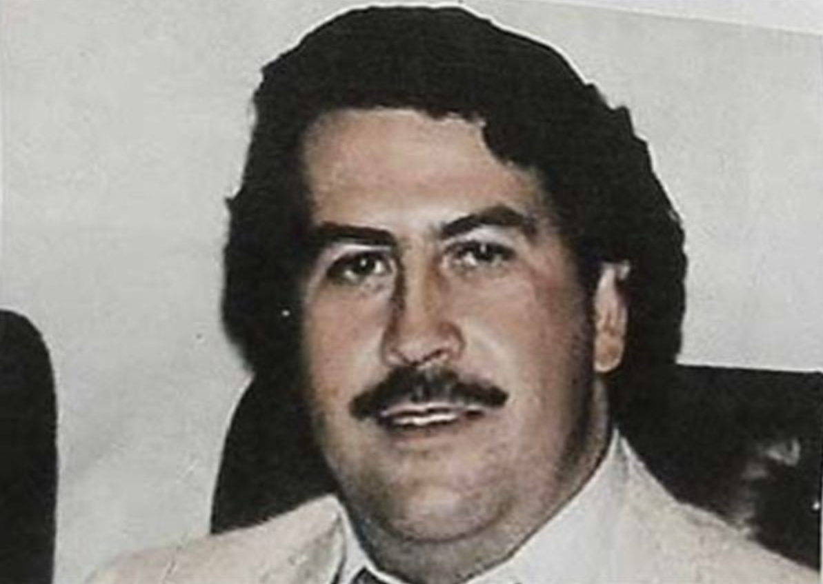Pablo Escobar: camisas con significado especial, su perfume favorito y ...