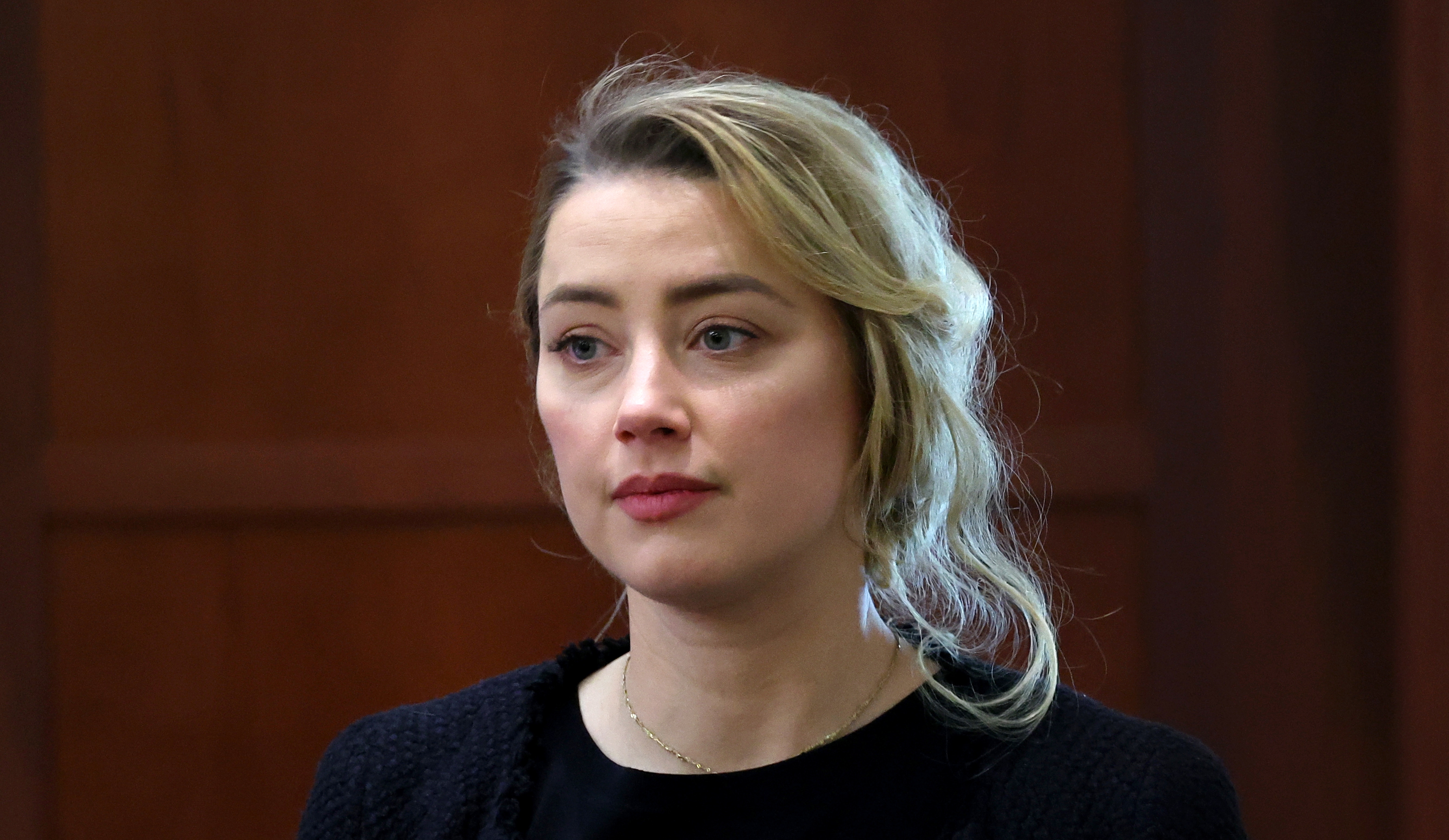 “Sigo adelante, eso es la vida”: Amber Heard habla con paparazzi ...