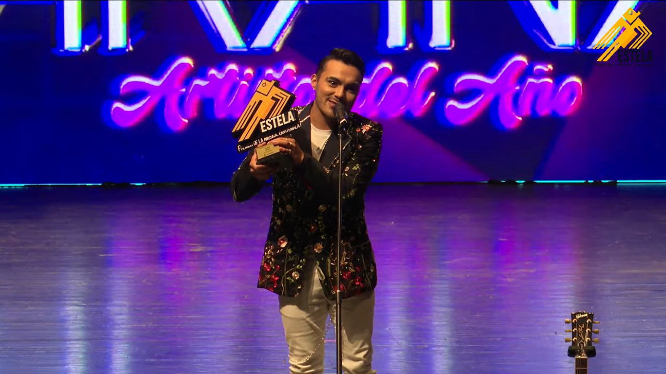 Stephanie Zelaya y Fabiola Roudha triunfan en los Premios Estela 2022