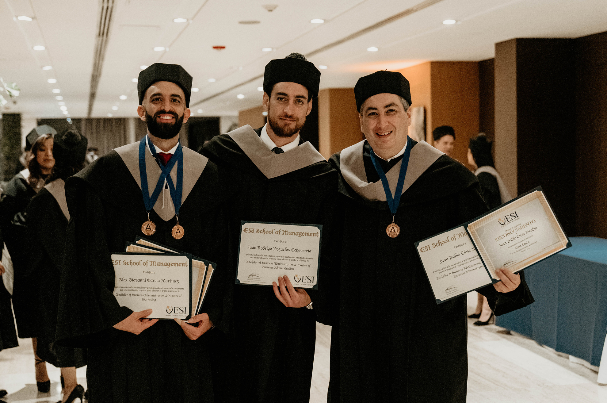 ESI School of Management celebró el éxito de graduandos 2022