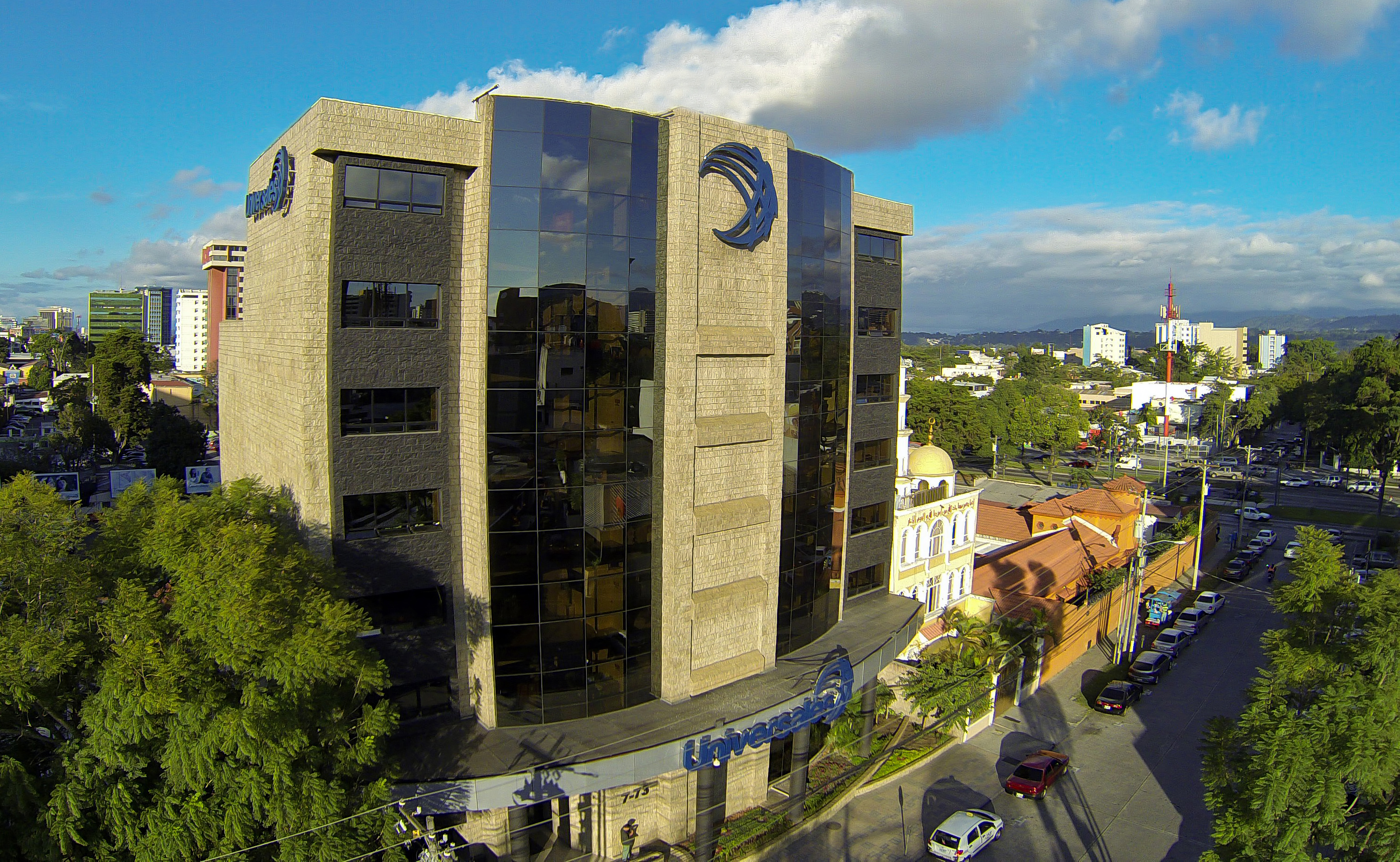Celebran 60 años de impecable trayectoria en la industria aseguradora