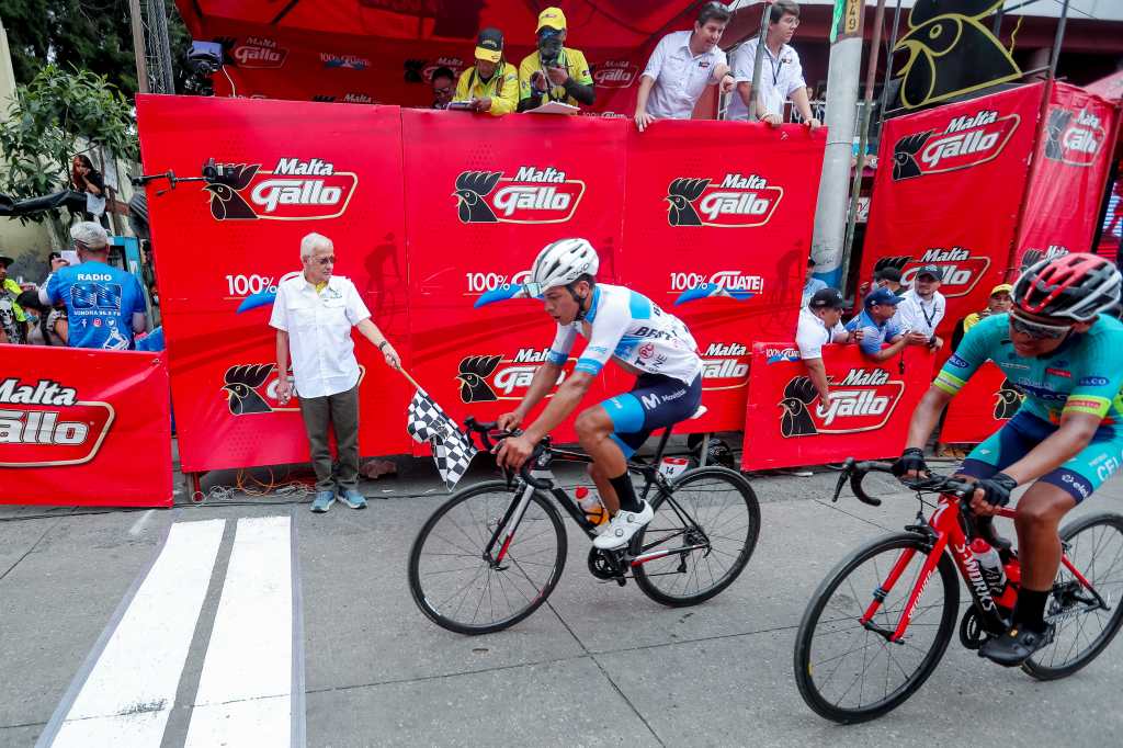 Le dieron suerte al colombiano Wilmar Pérez para cruzar la meta