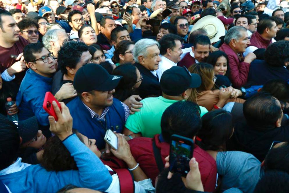 El presidente de México encabeza marcha para conmemorar cuarto año de ...