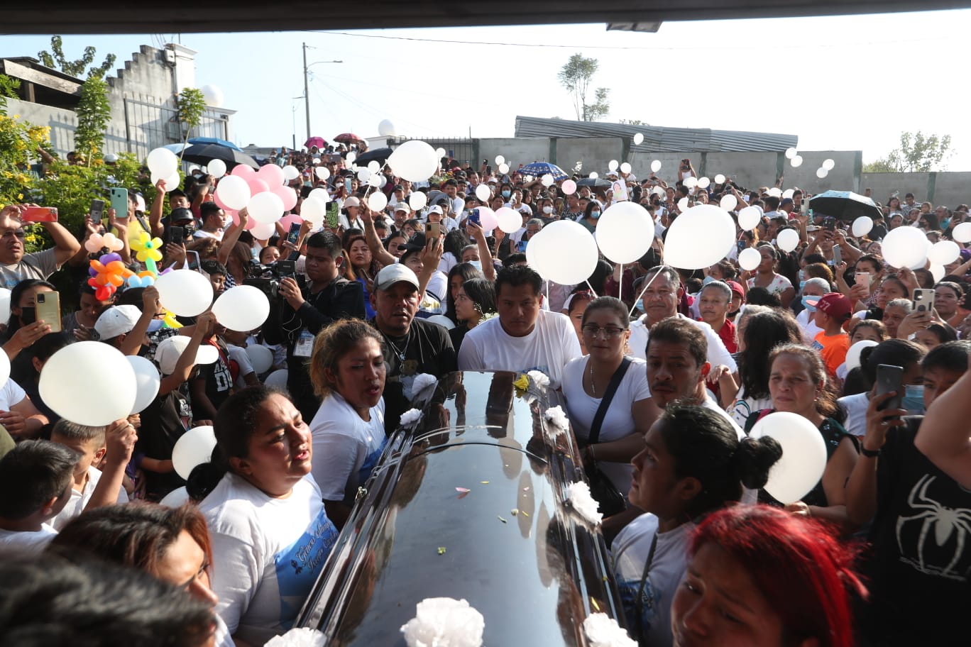 Génesis Anayeli Ixcajop: el llanto, los aplausos y la emotiva despedida ...