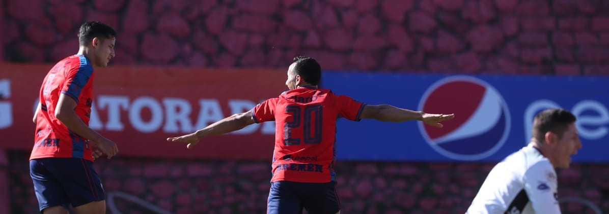 Municipal vence a Cobán Imperial con solitario gol de César Archila y ...