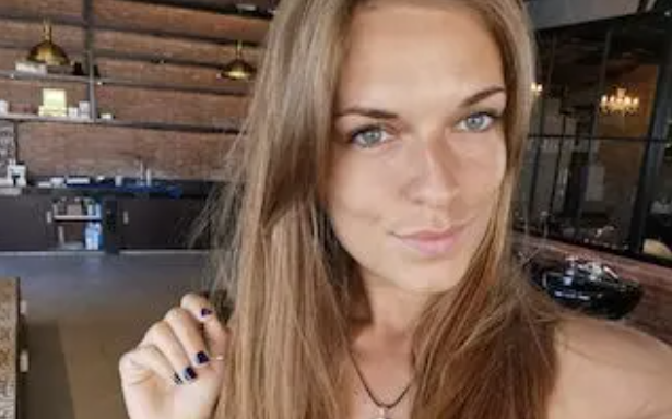 Jennifer Young: la historia de la ex reina de belleza británica que fue ...