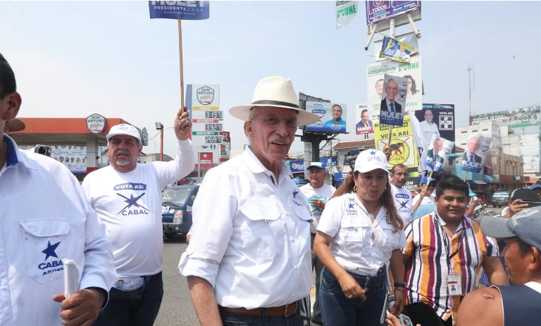 Edmond Mulet recorre las calles de Suchitepéquez
