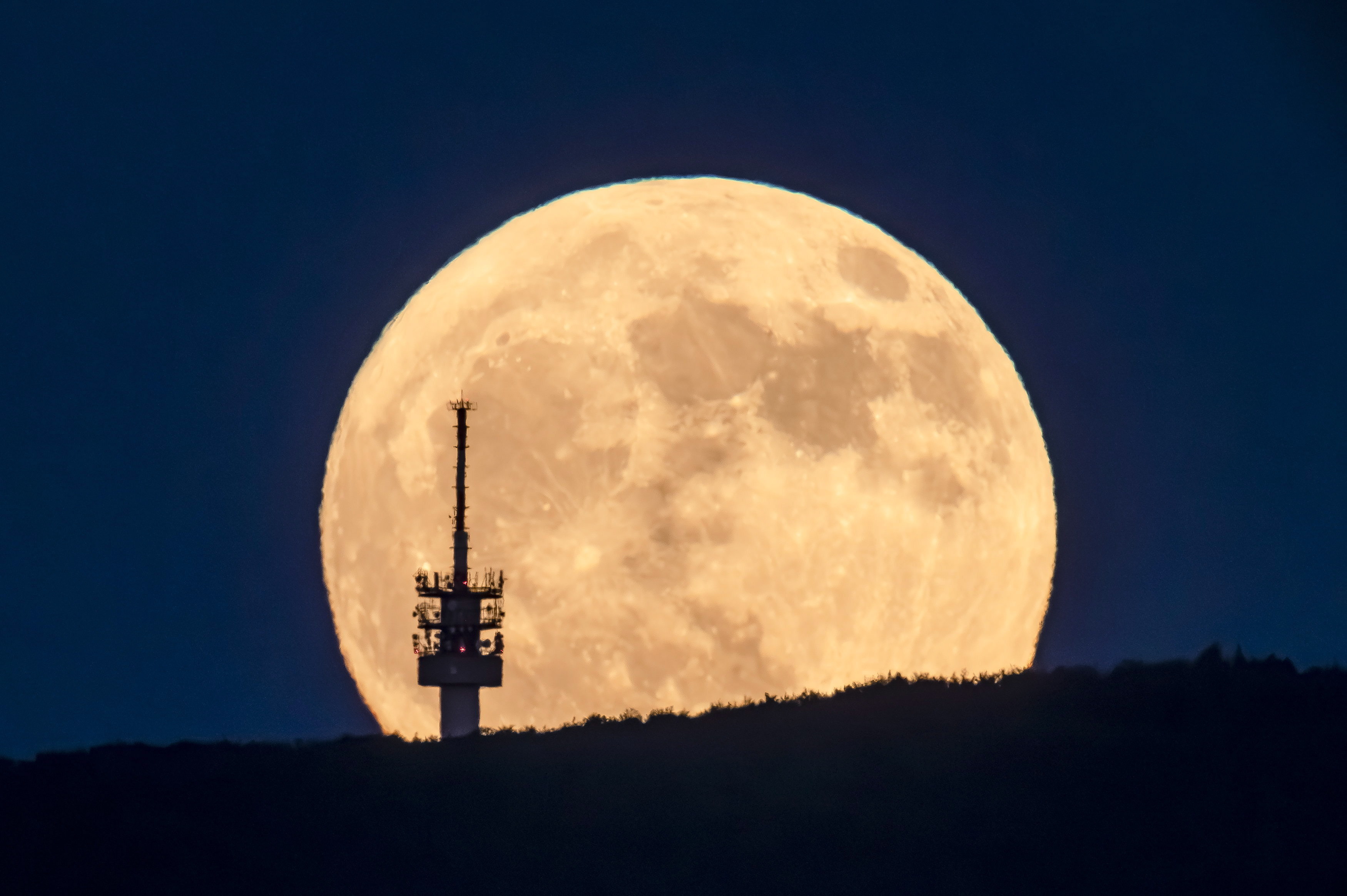 Cuándo es luna llena en junio 2025 y por qué se le llama "de fresas"
