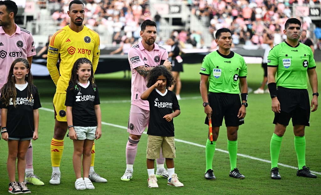 VIDEO | Lionel Messi y su tierno gesto con el hijo de DJ Khaled que rompió en llanto durante en ...