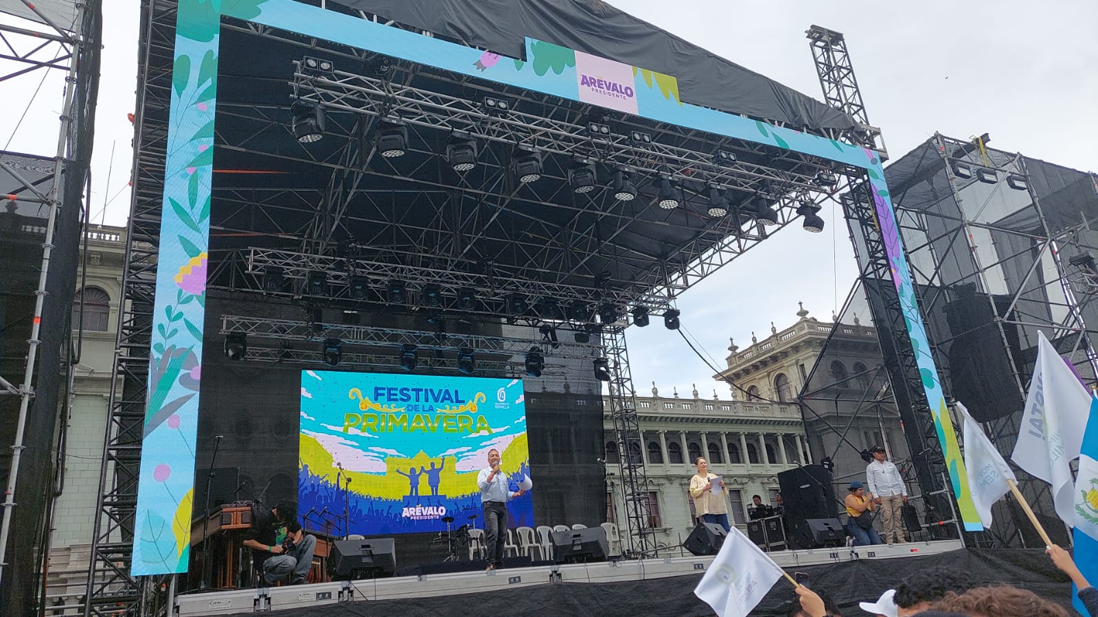 Inicia el cierre de campaña del partido Semilla en la plaza de la ...