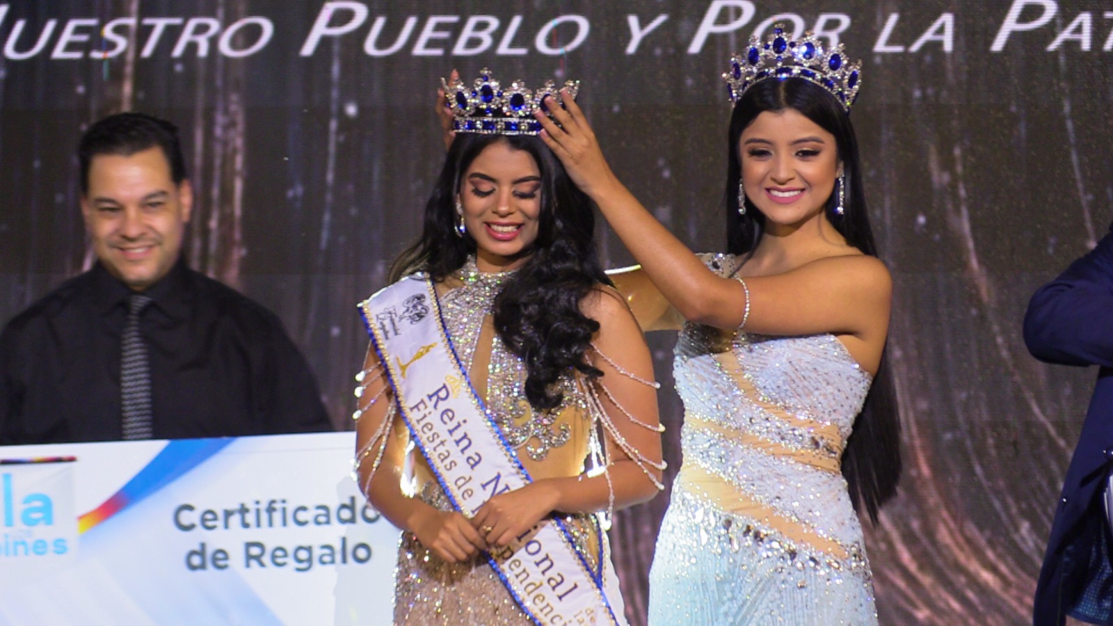 Imágenes: belleza y talento protagonizaron la elección de la Reina ...
