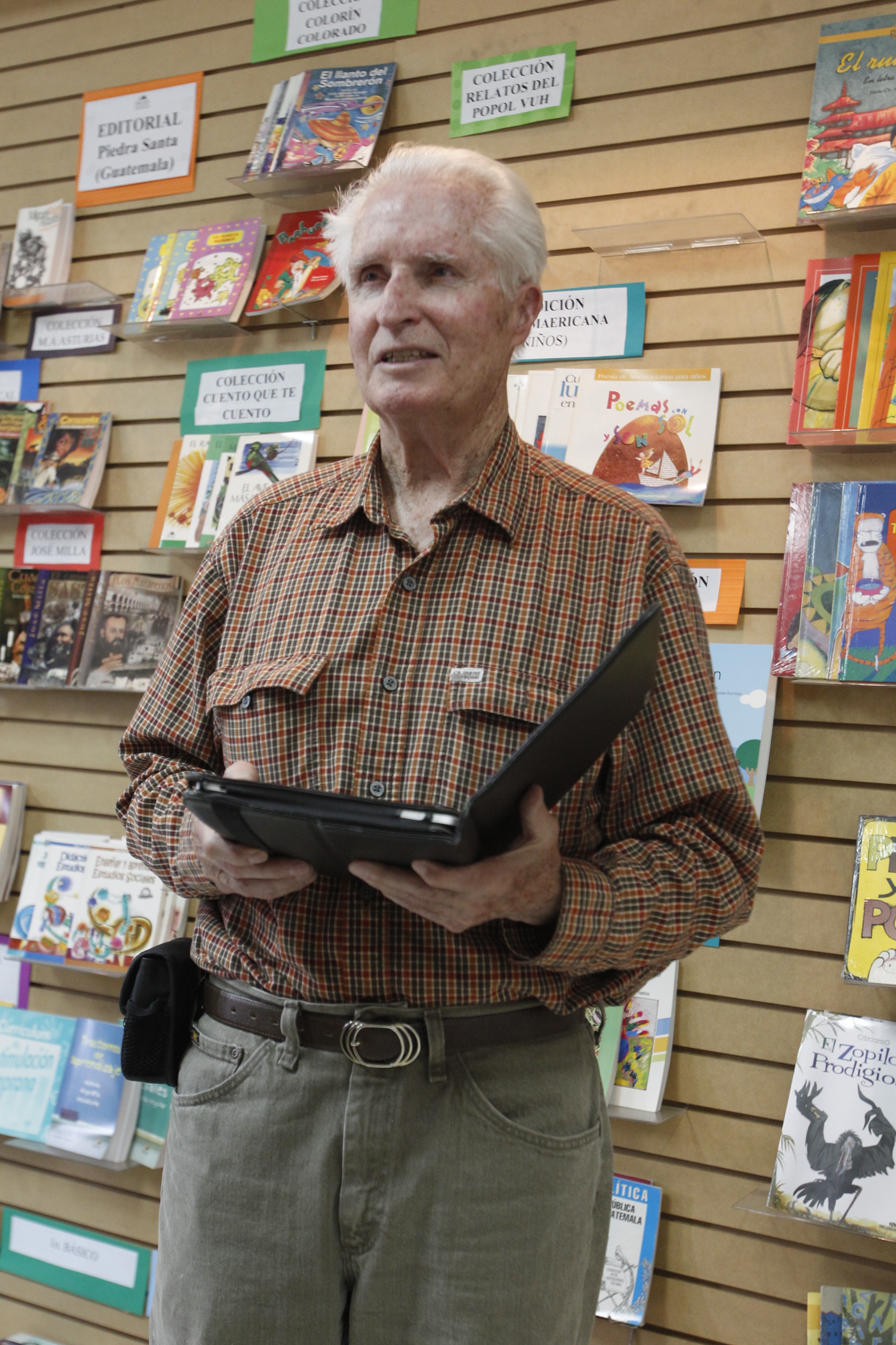 Fallece el antropólogo y etnohistoriador Robert Carmack, incansable ...