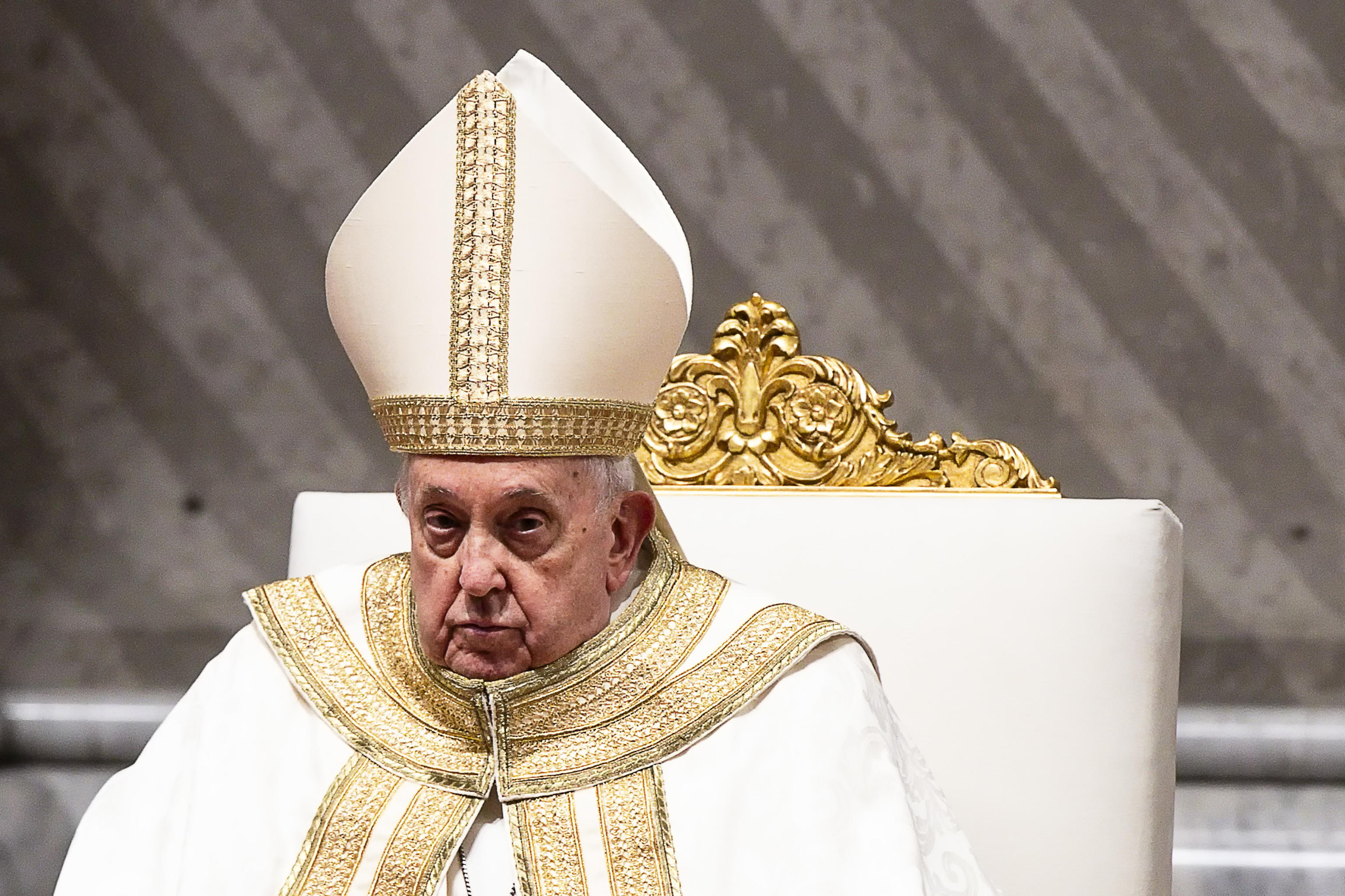 Papa Francisco sufrió una caída que le provocó un visible golpe en la cara