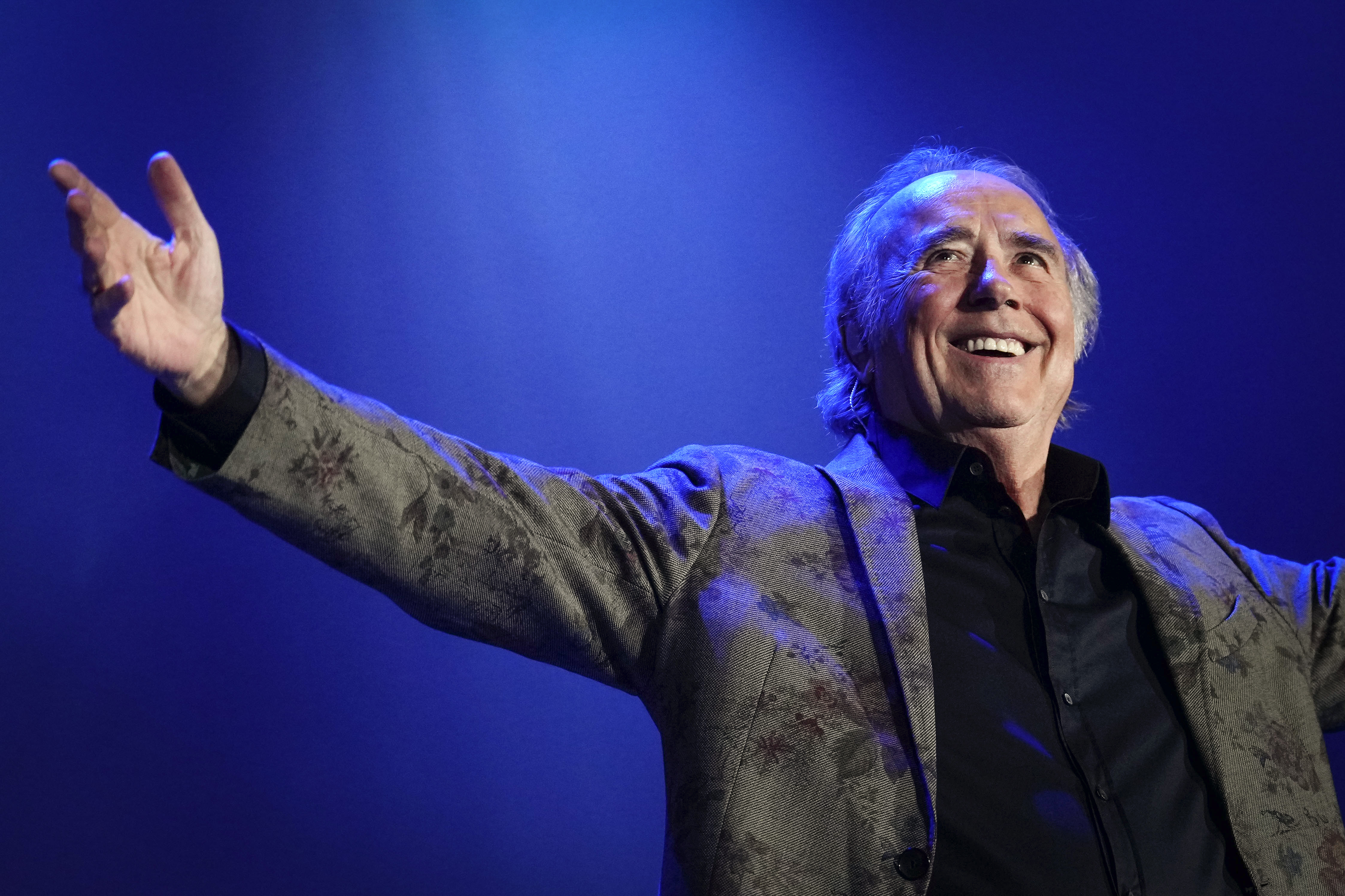 Serrat celebra 80 años: un largo viaje musical comprometido con la libertad