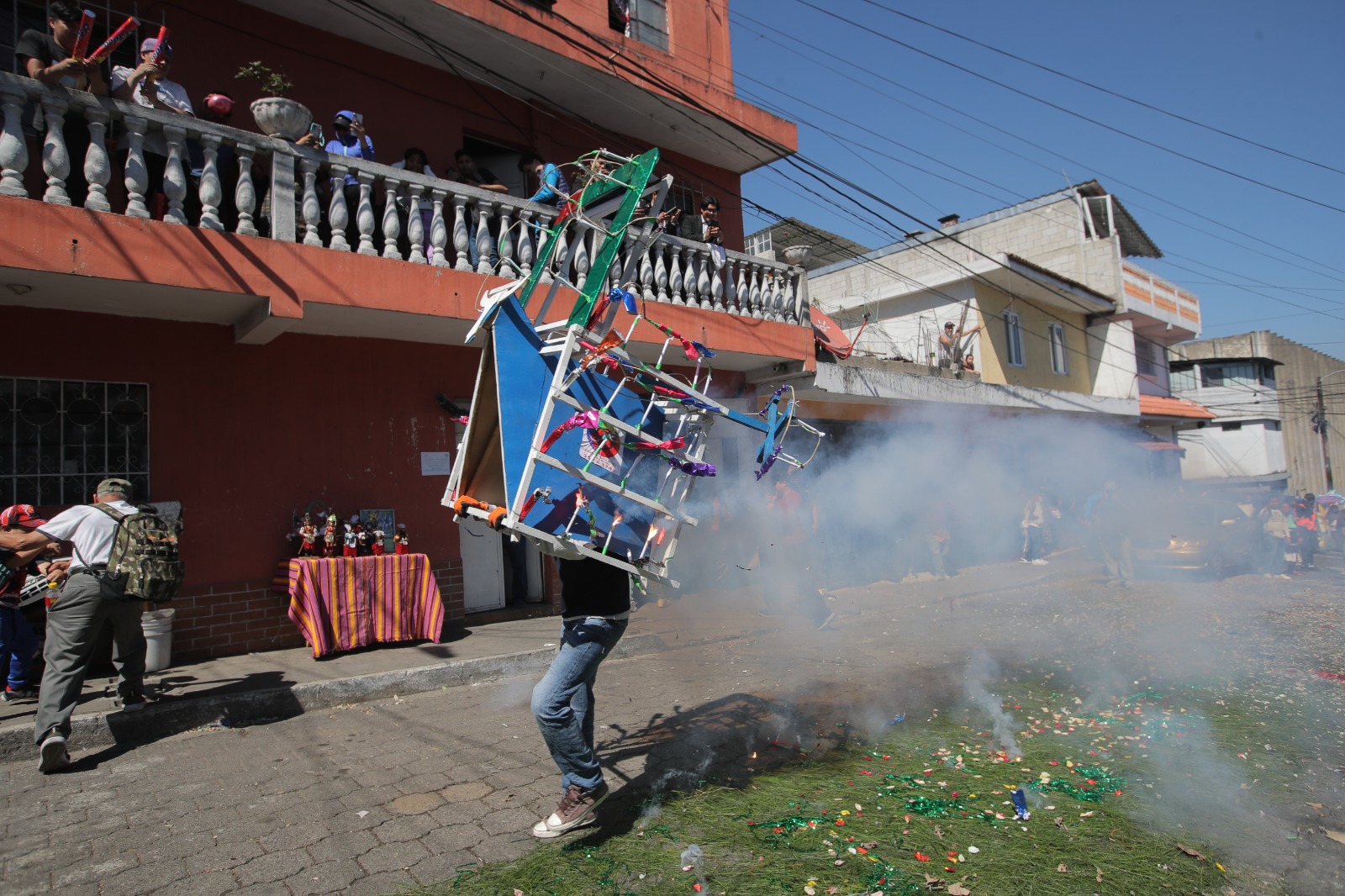 Día de Reyes en imágenes: devotos, cohetillos, bombas y toritos ...