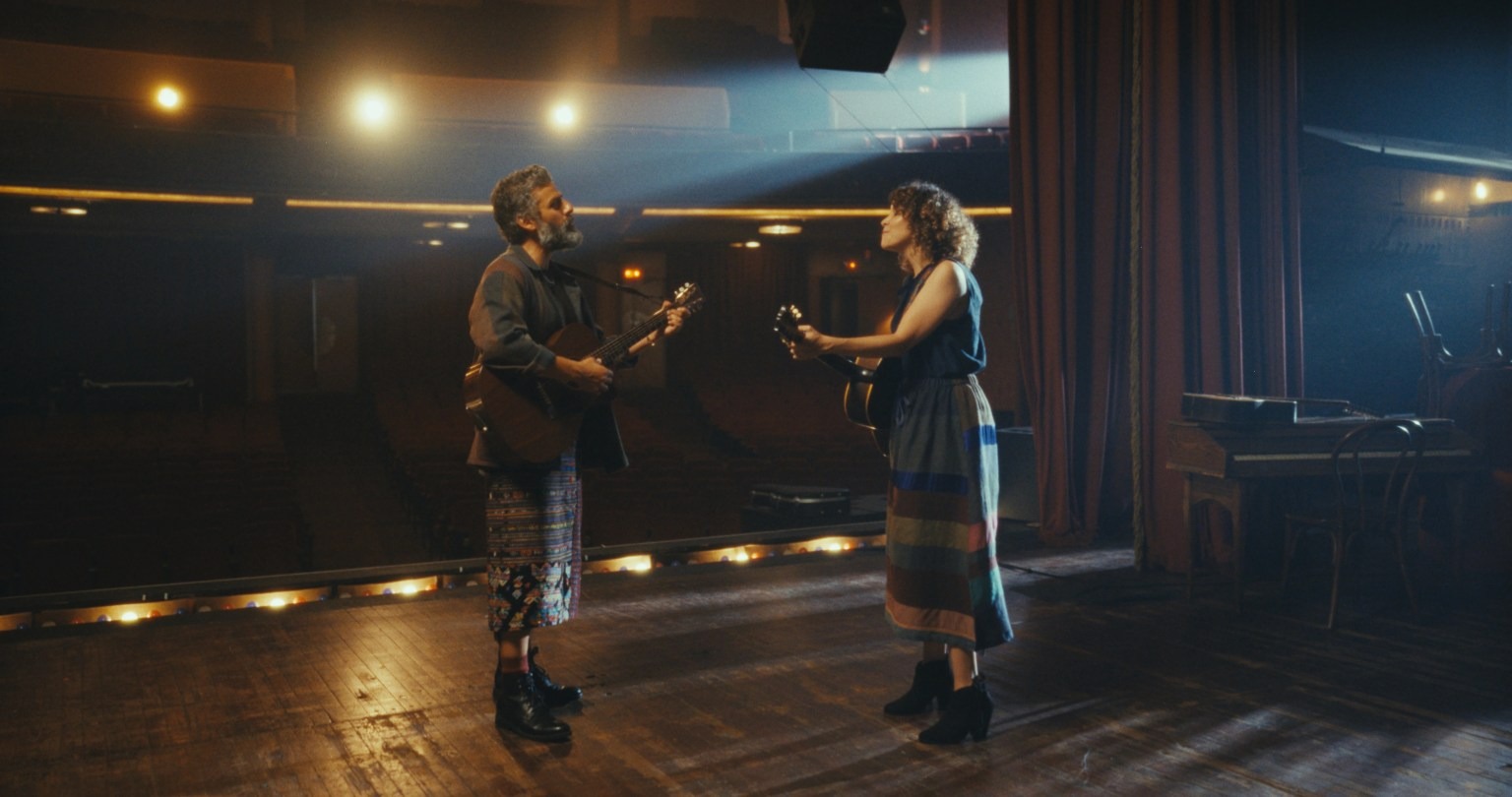 Gaby Moreno y Óscar Isaac cantarán en el show de Jimmy Fallon: Fecha ...