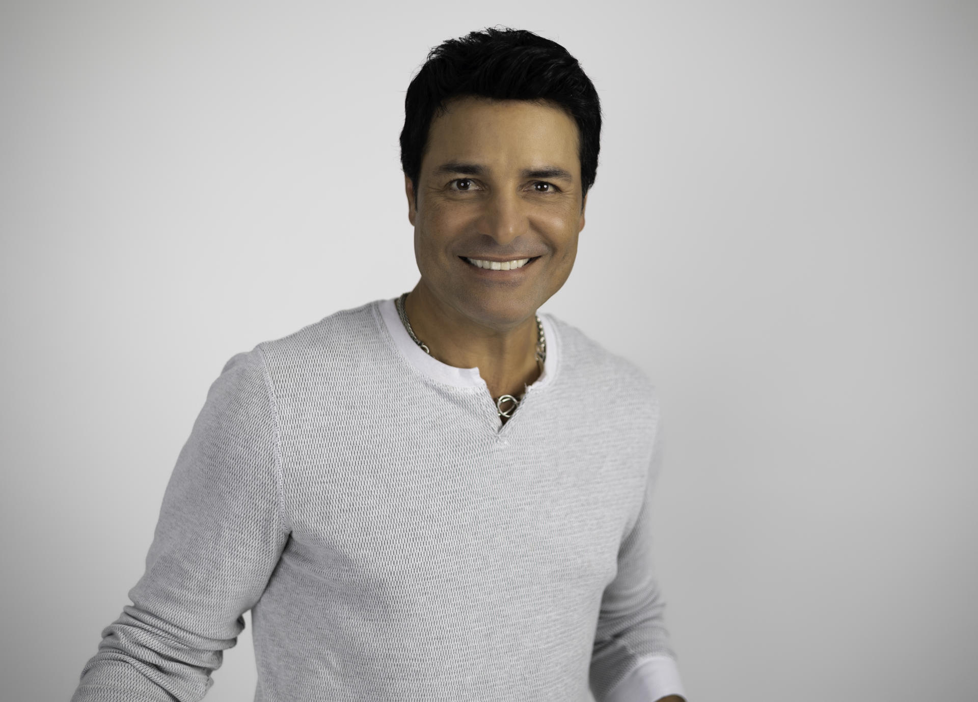 Chayanne regresa a los escenarios con su gira "Bailemos otra vez Tour 2024"