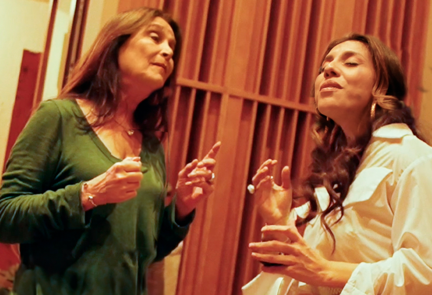 Fabiola Roudha presenta “Nada”, un bolero pop a dúo con Daniela Romo