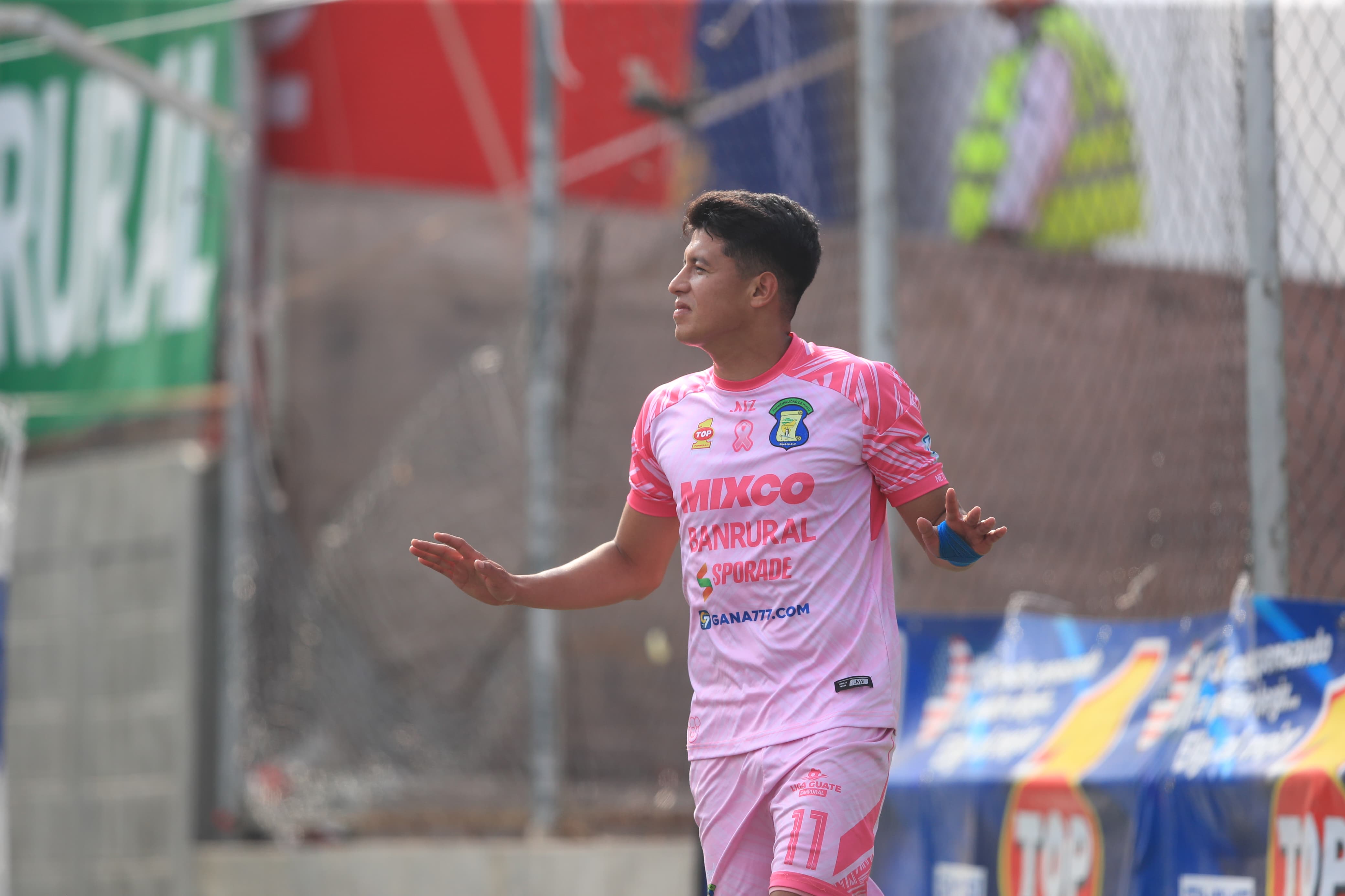 De qué trata la cábala del uniforme rosado de Mixco que ilusiona a su ...