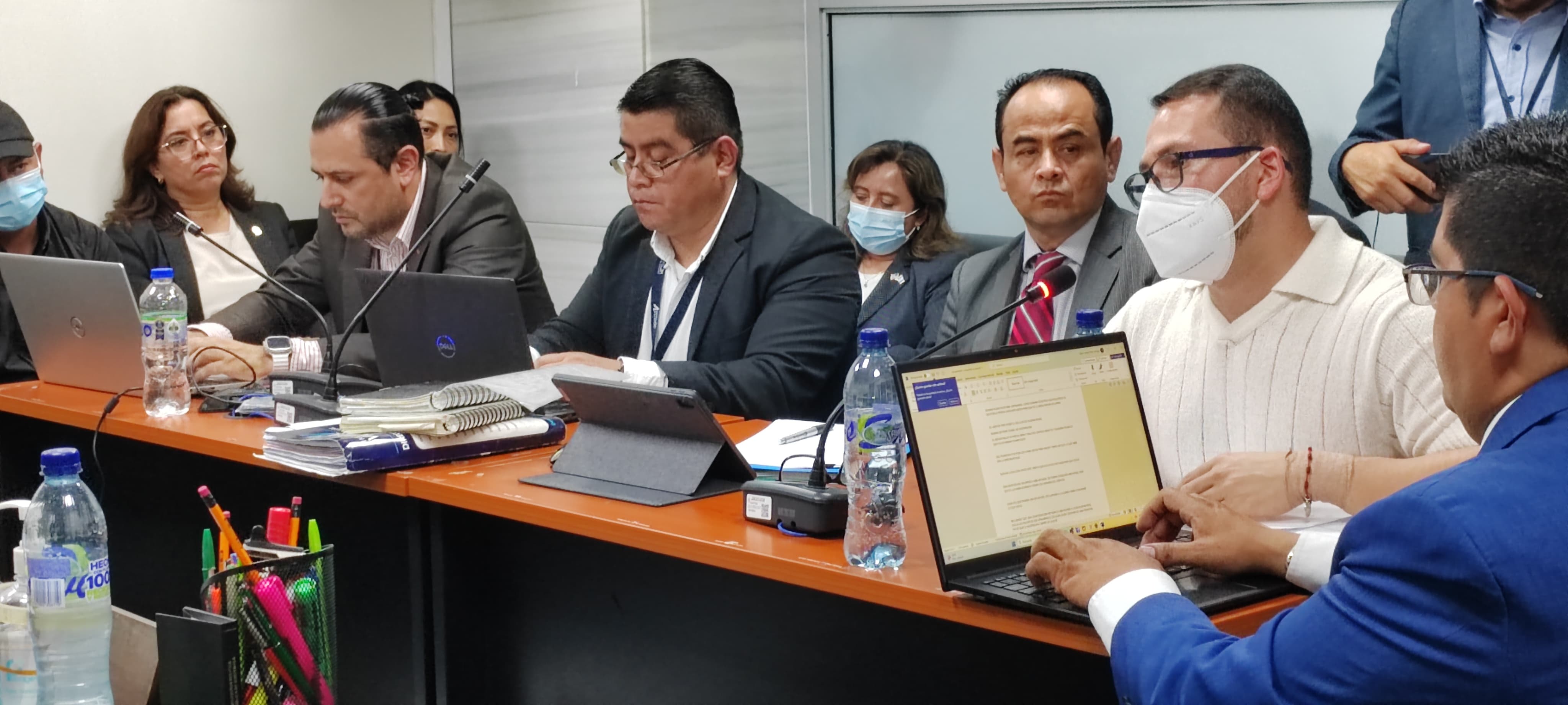 “En posición fetal": Enfermero revela que junto a Kevin Malouf ...