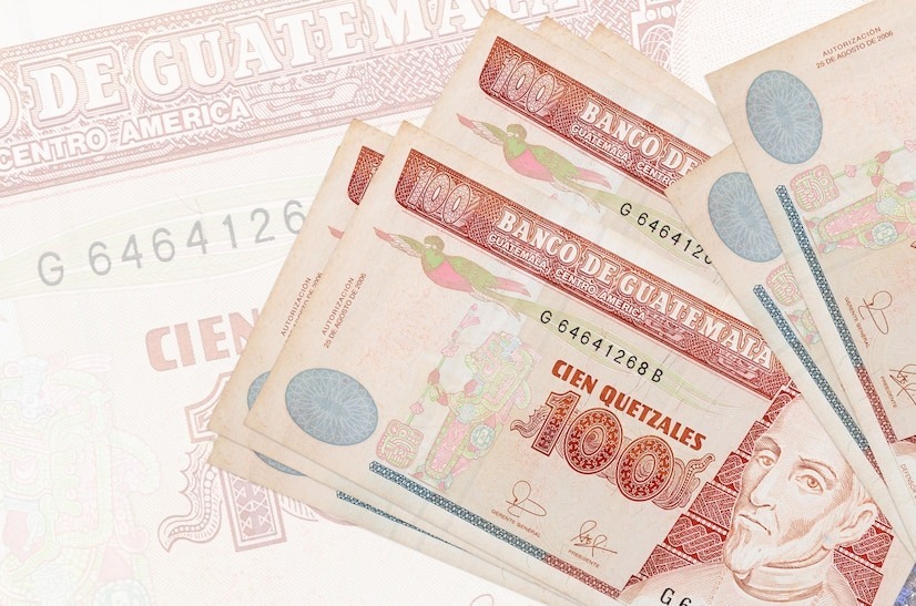 ¿Quién instituyó el bono 14 en Guatemala?