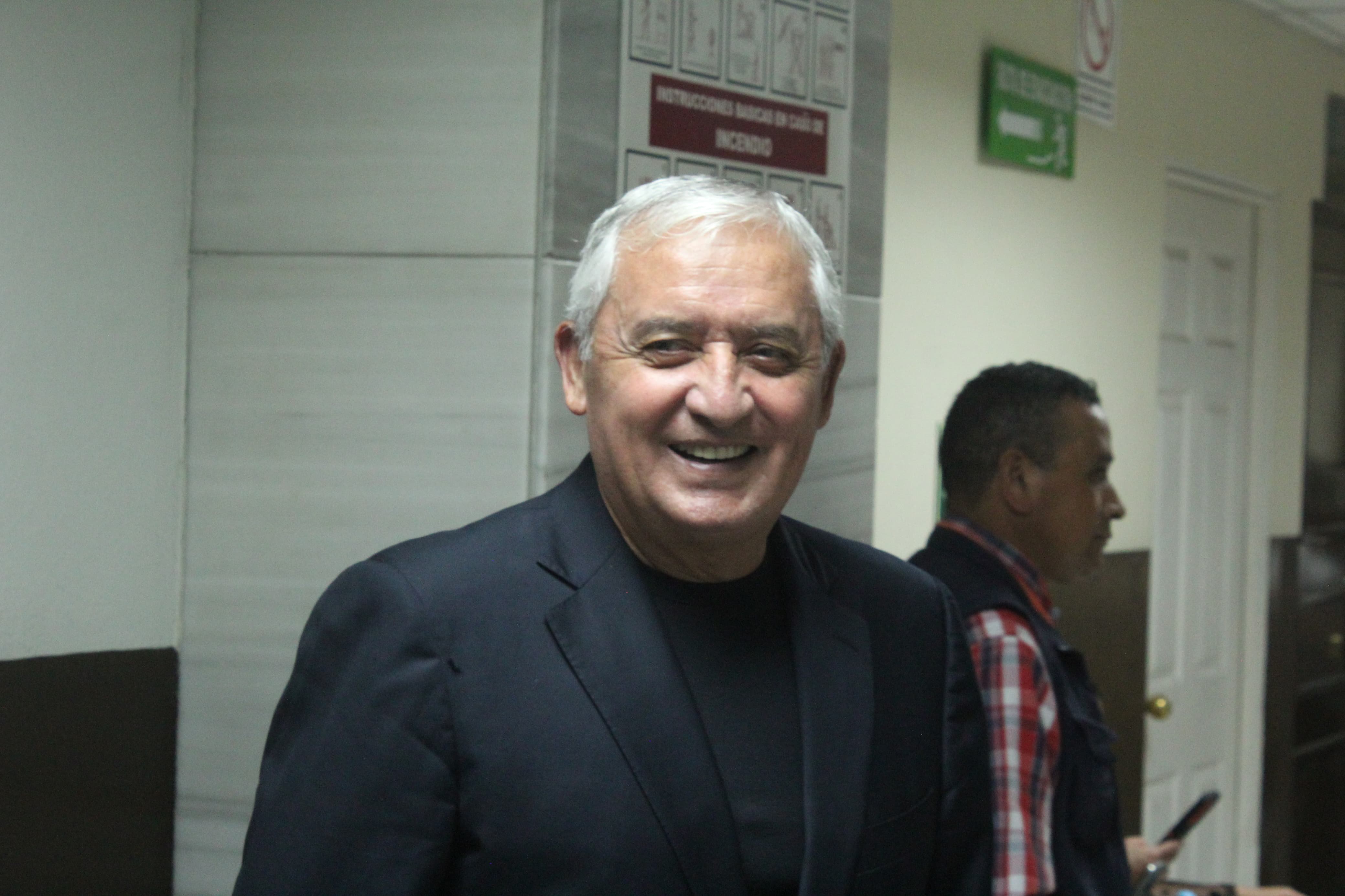 Otto Pérez Molina podrá viajar en todo el territorio nacional y sin vigilancia