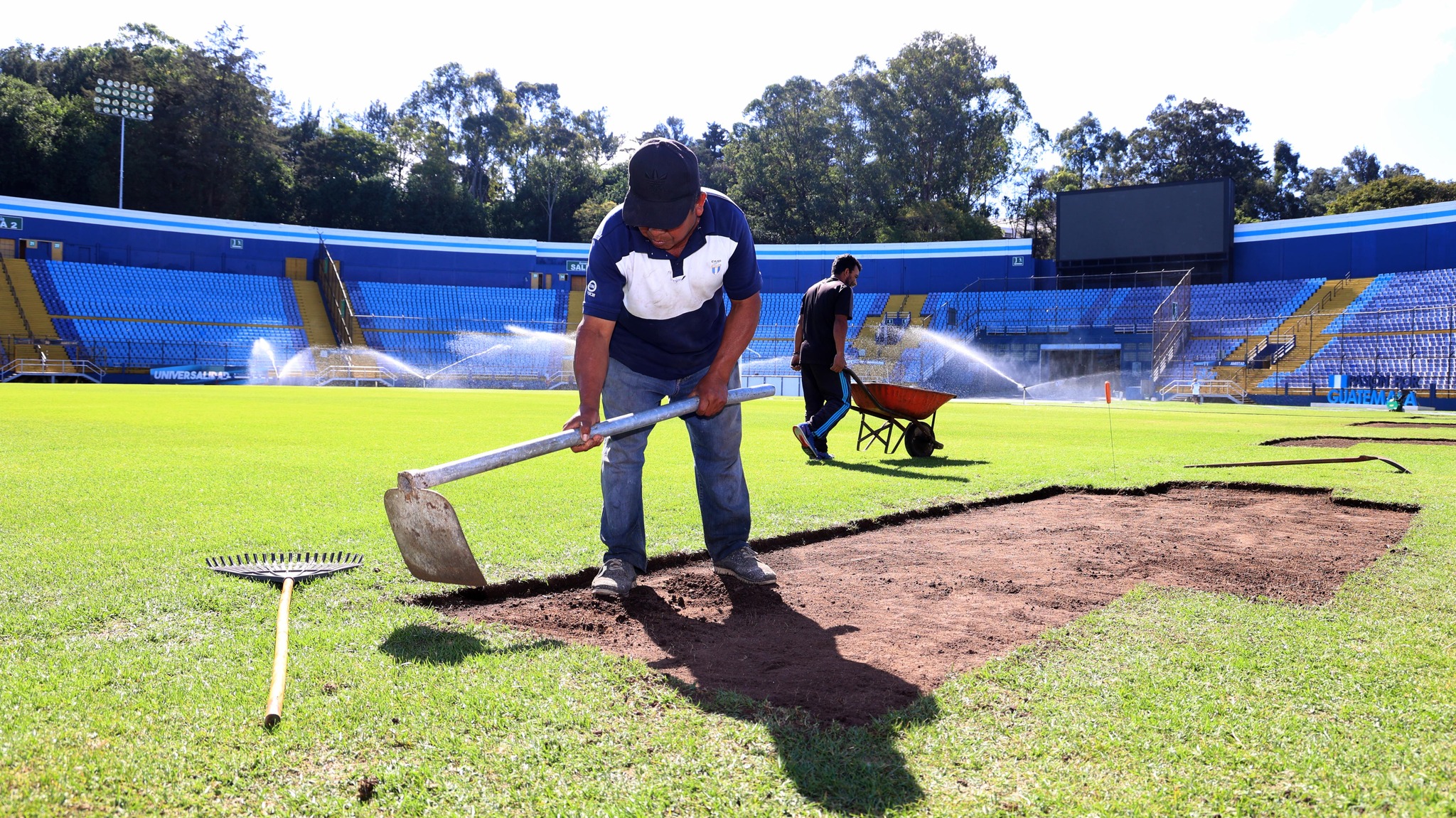 El Doroteo Guamuch Flores estrena gramilla para los juegos de Guatemala ...