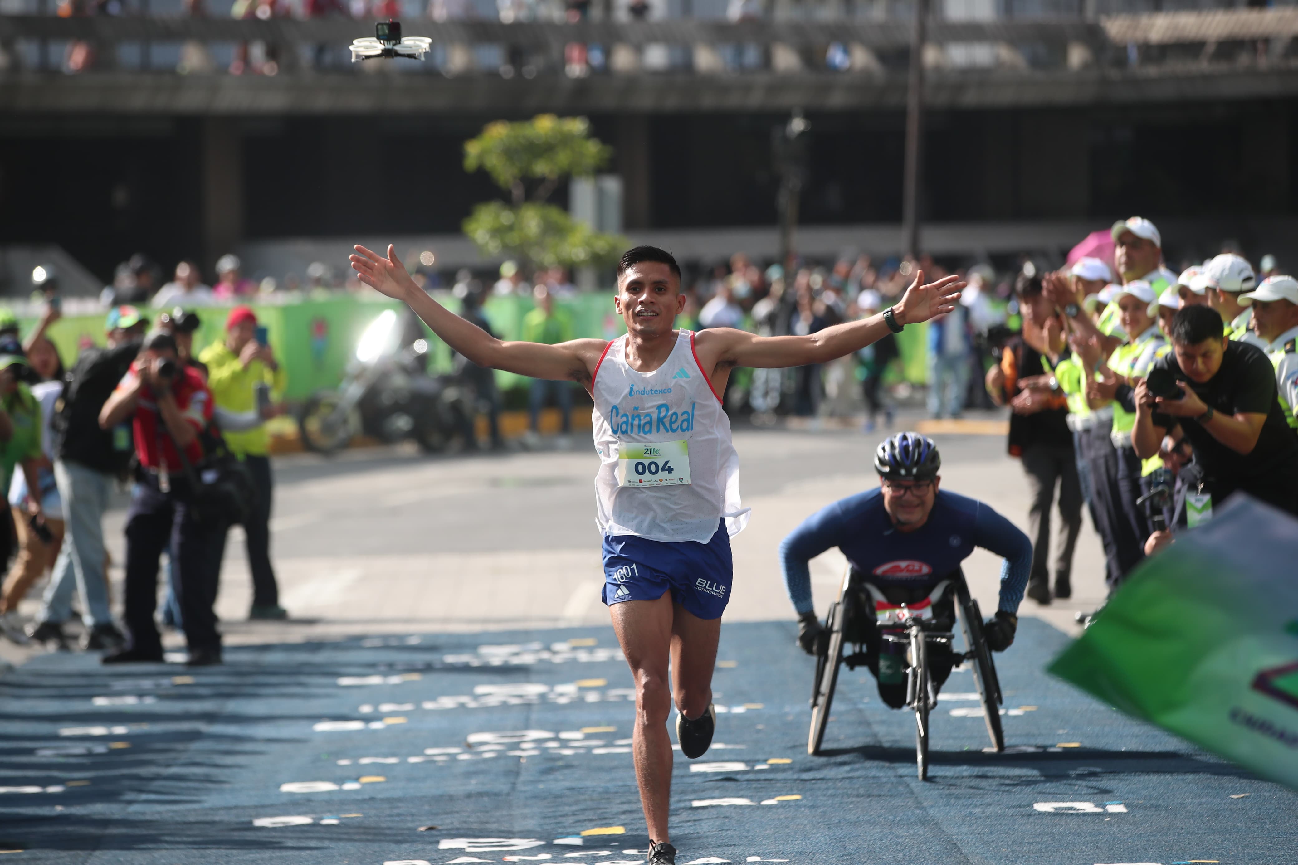 Mario Pacay y Viviana Aroche triunfan en la 21K de la Ciudad de ...
