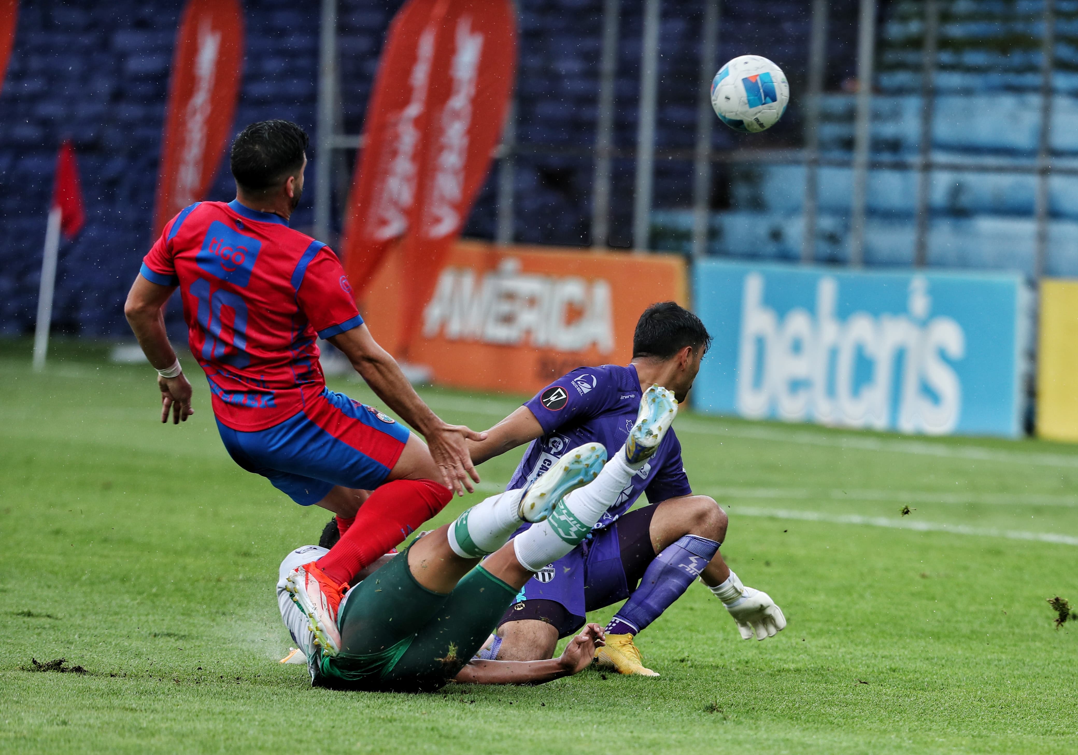 Municipal 2-1 Antigua: el polémico penalti del Flaco y el reencuentro ...