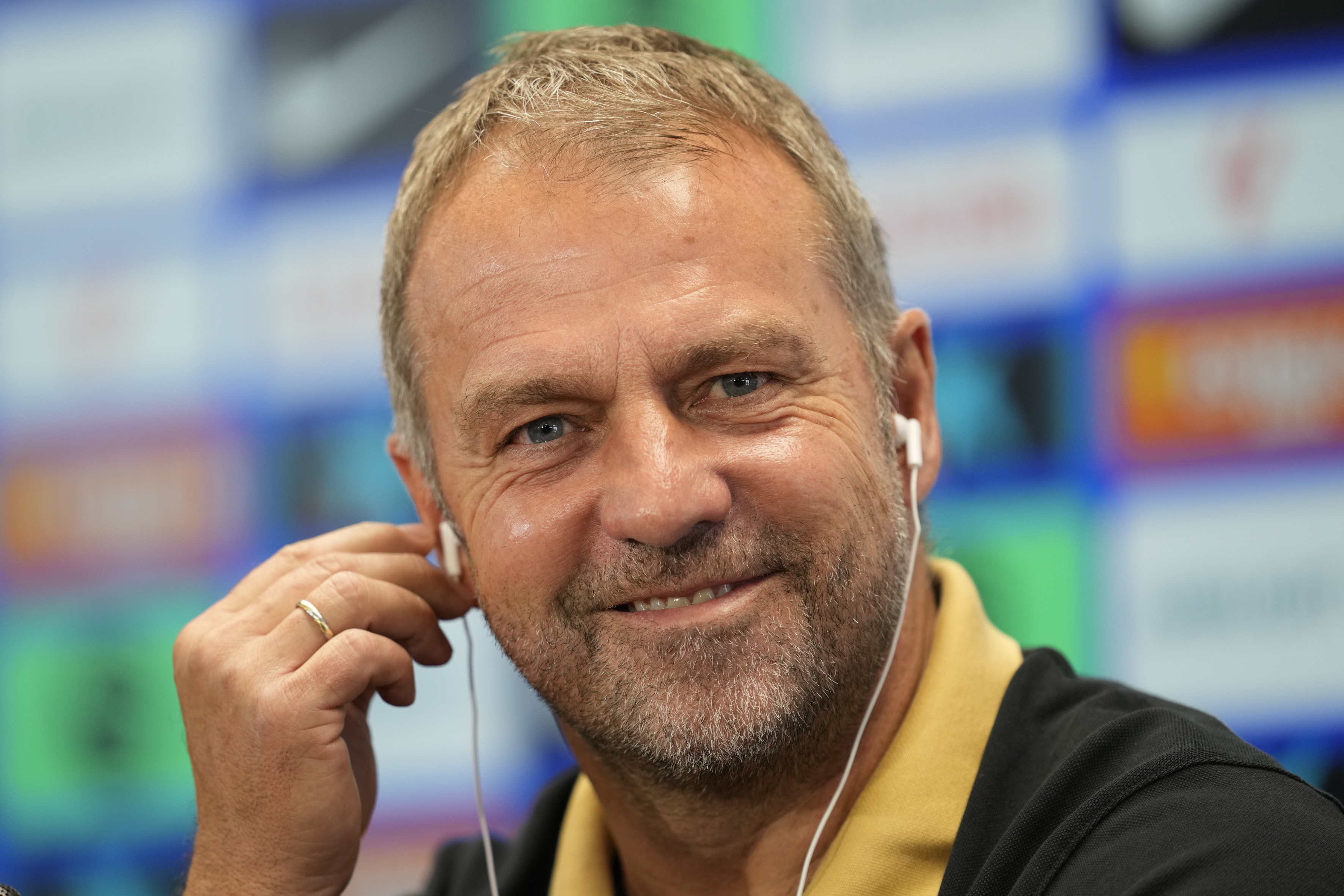 Hansi Flick ríe y confía en su equipo para ganar el clásico contra el ...