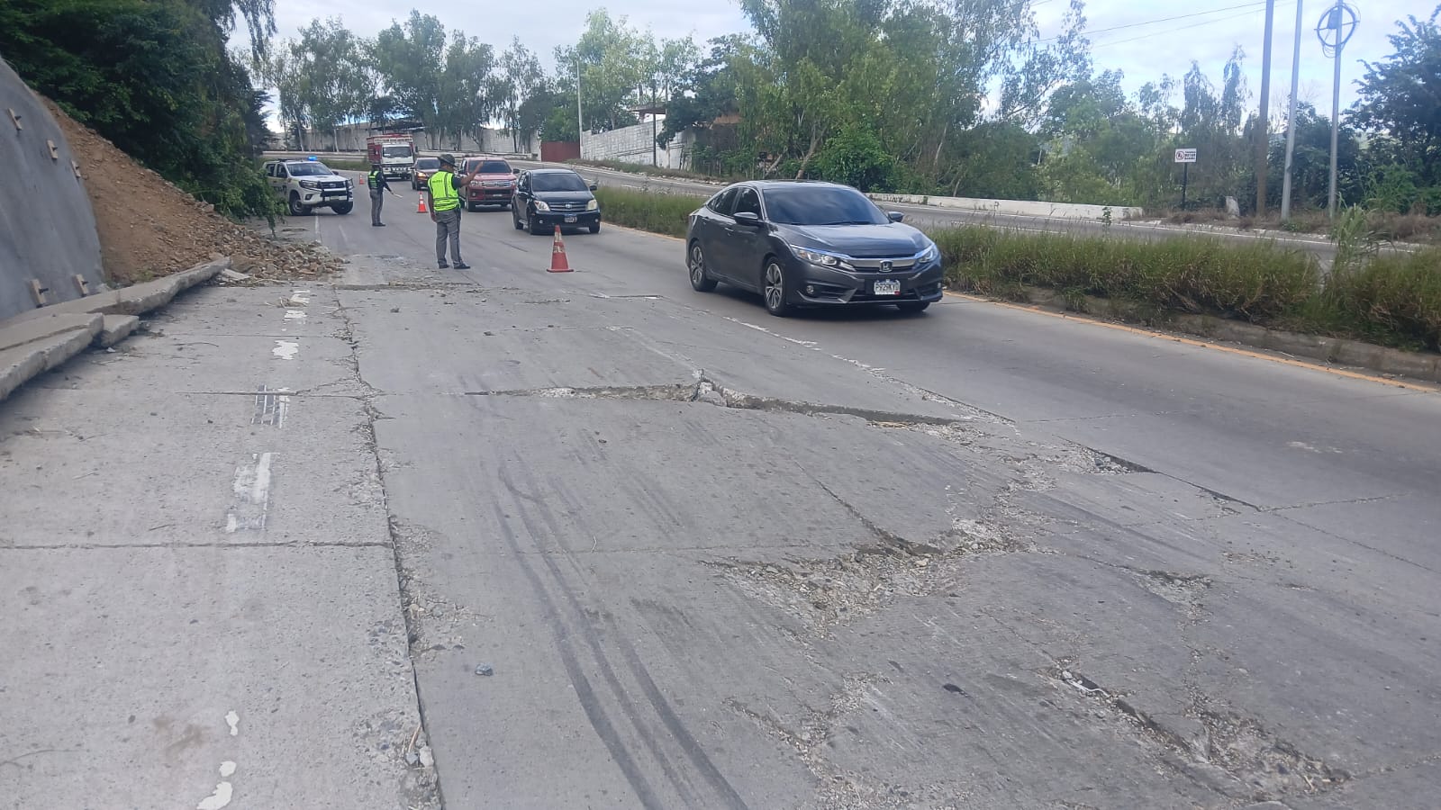 Conred evalúa grietas en el km 43 de la ruta al Atlántico y cierran un ...