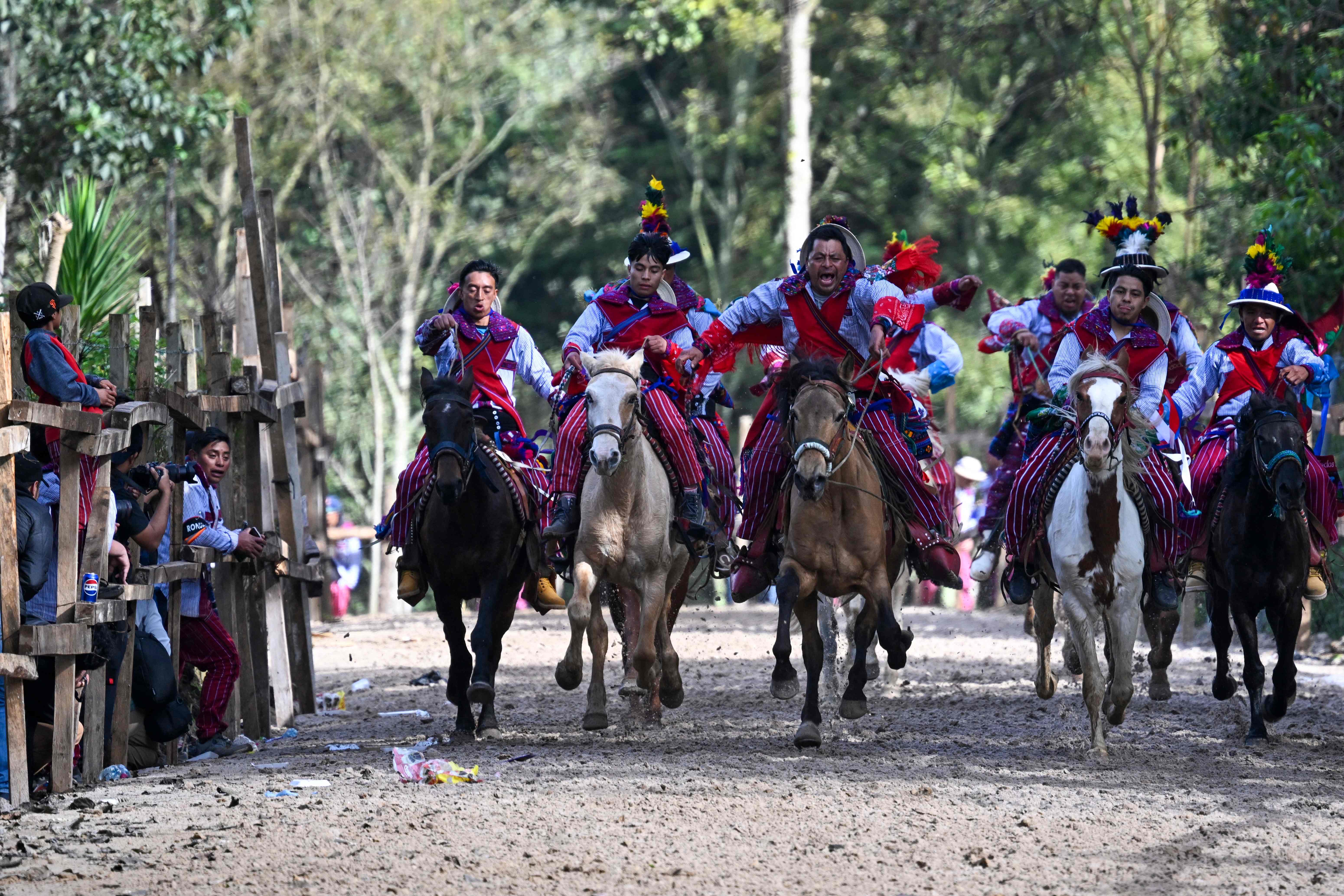 Tradicional carrera de Cintas en Todos Santos Cuchumatán, Huehuetenango