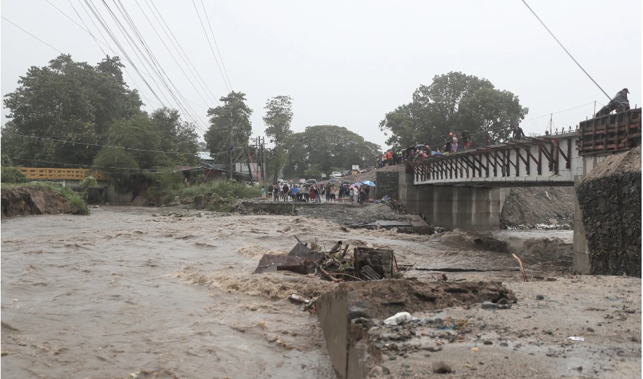 En imágenes: Tormenta Sara "se estaciona" en Honduras y autoridades ...