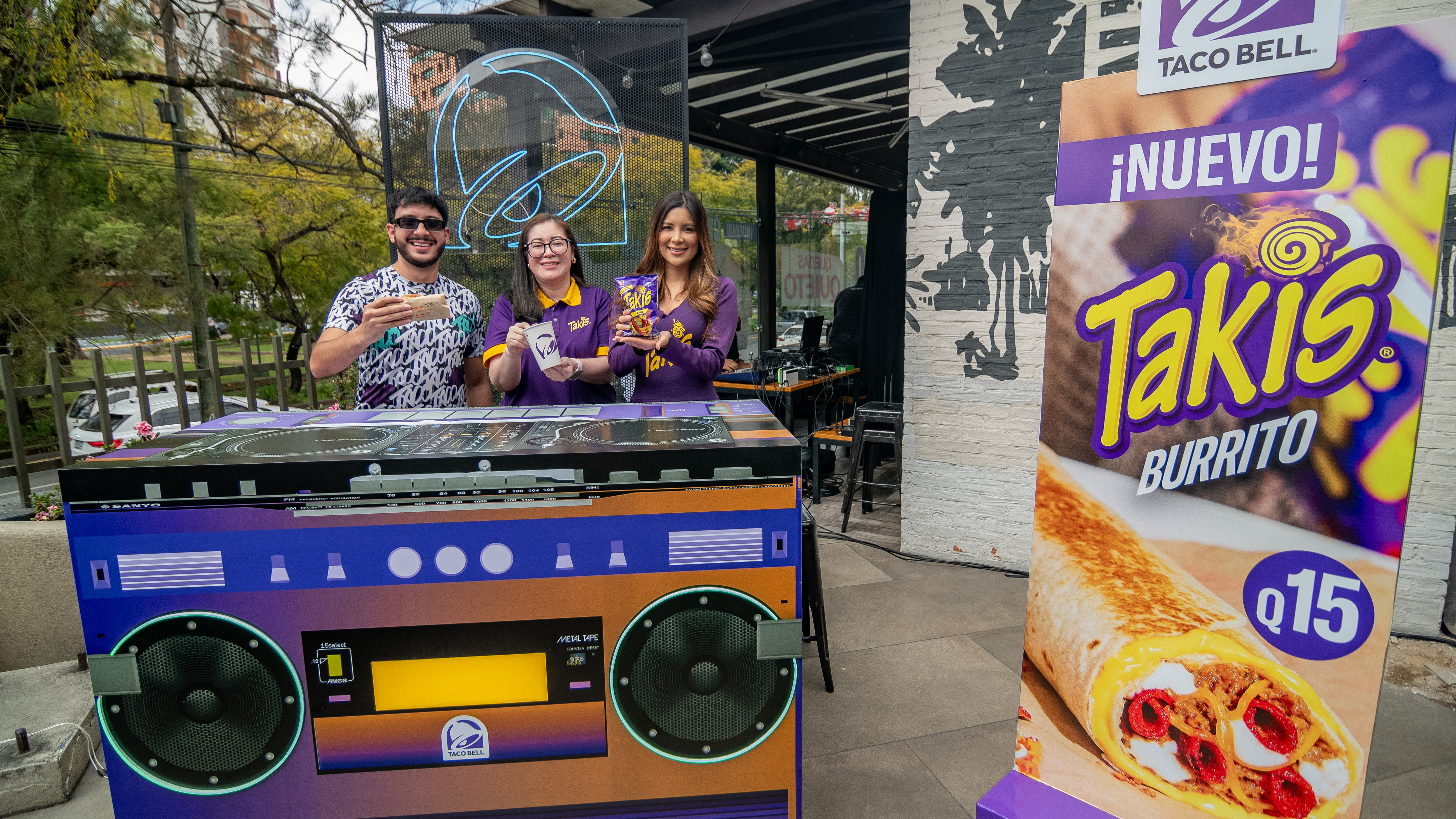 Revoluciona tu paladar con el nuevo Takis Burrito de Taco Bell