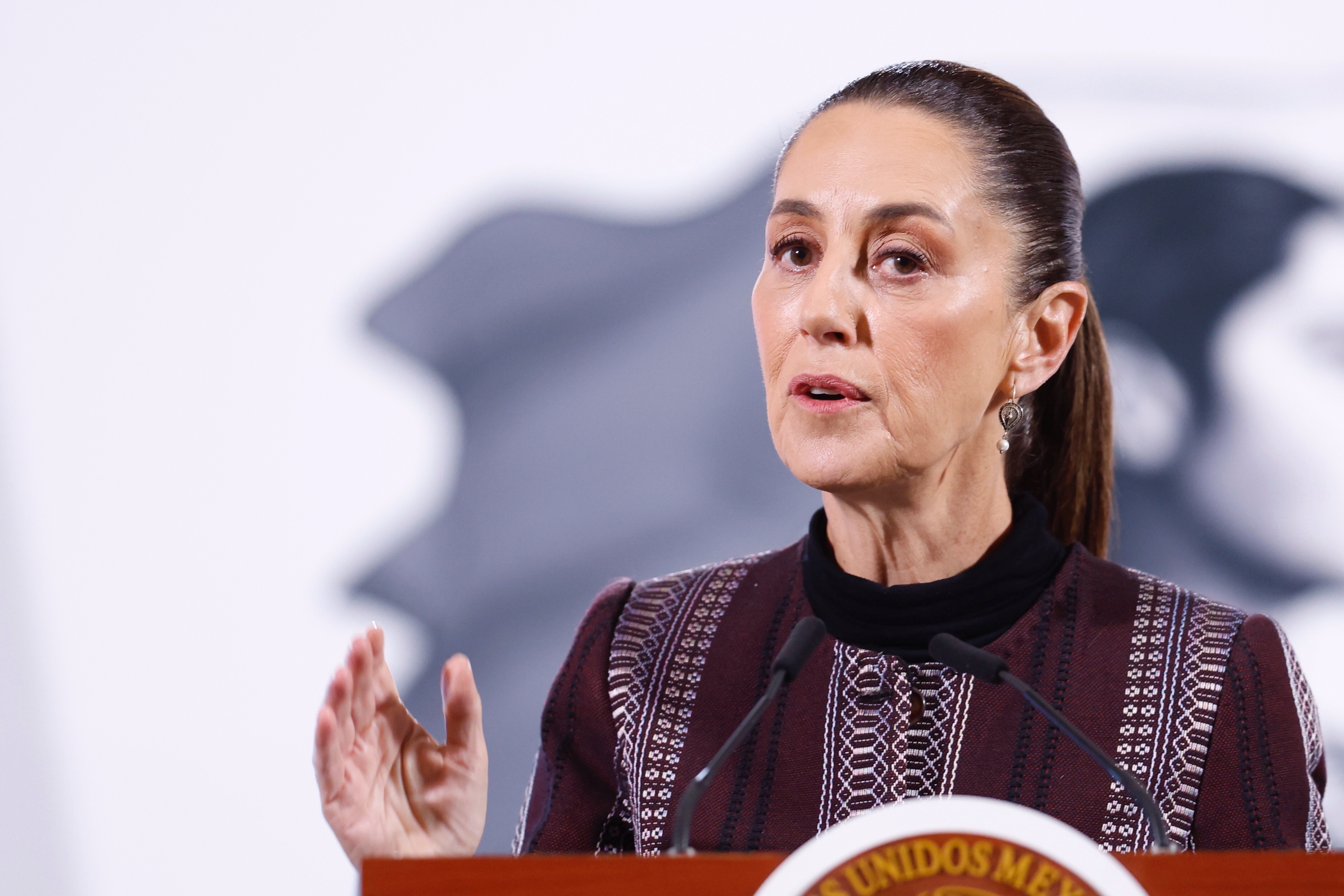 Sheinbaum y Trump lamentan la muerte de seis mexicanos en accidente aéreo en Filadelfia