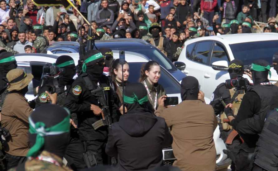 Hamás Libera A Cuatro Rehenes E Israel A Un Centenar De Prisioneros 4477