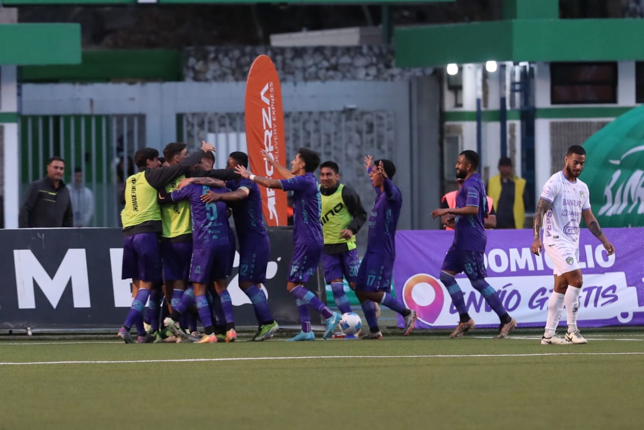 Antigua sorprende a Comunicaciones y le vence en el Cementos Progreso