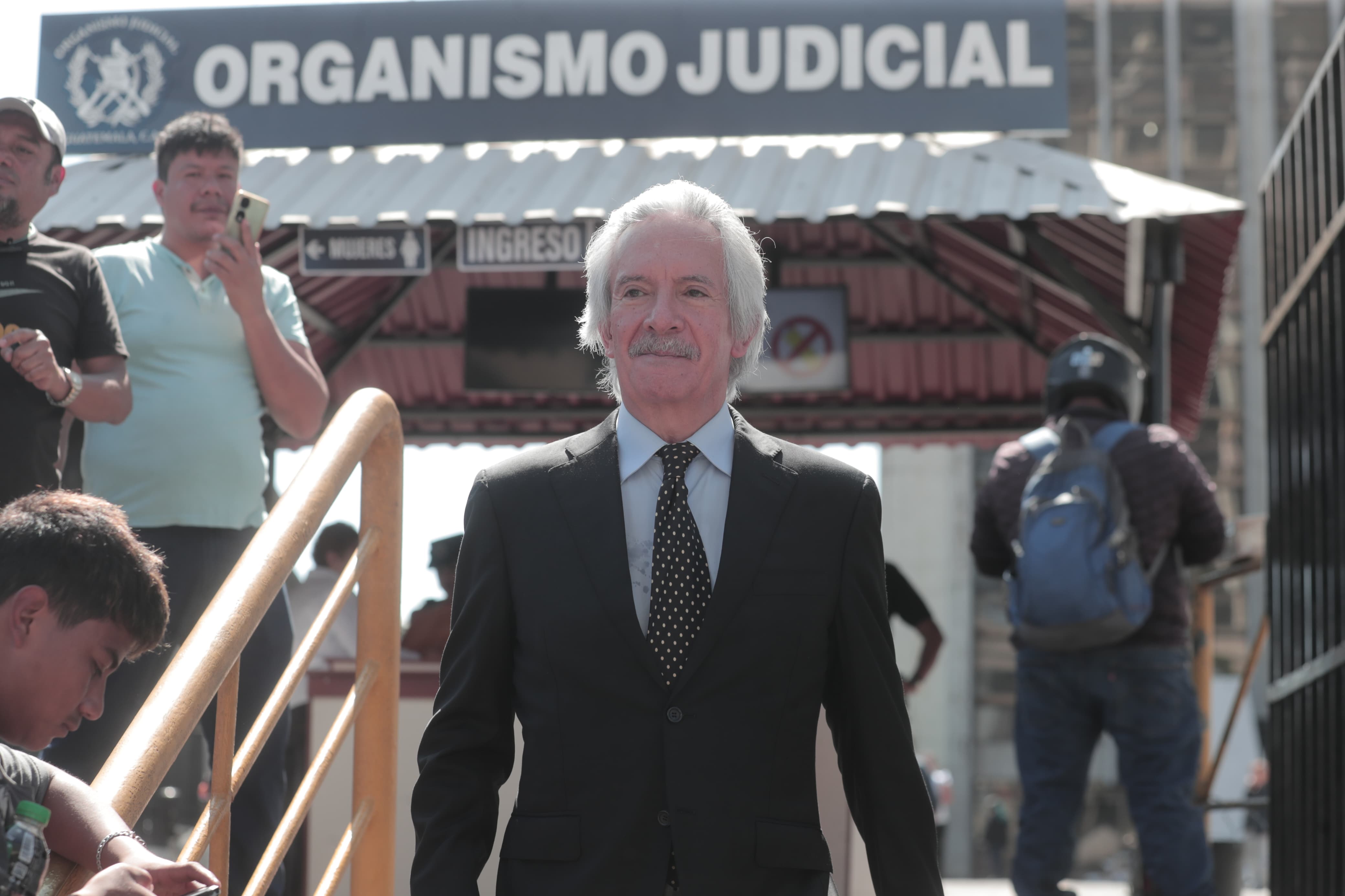 Cámara otorga amparo provisional a Jose Rubén Zamora y suspende orden ...