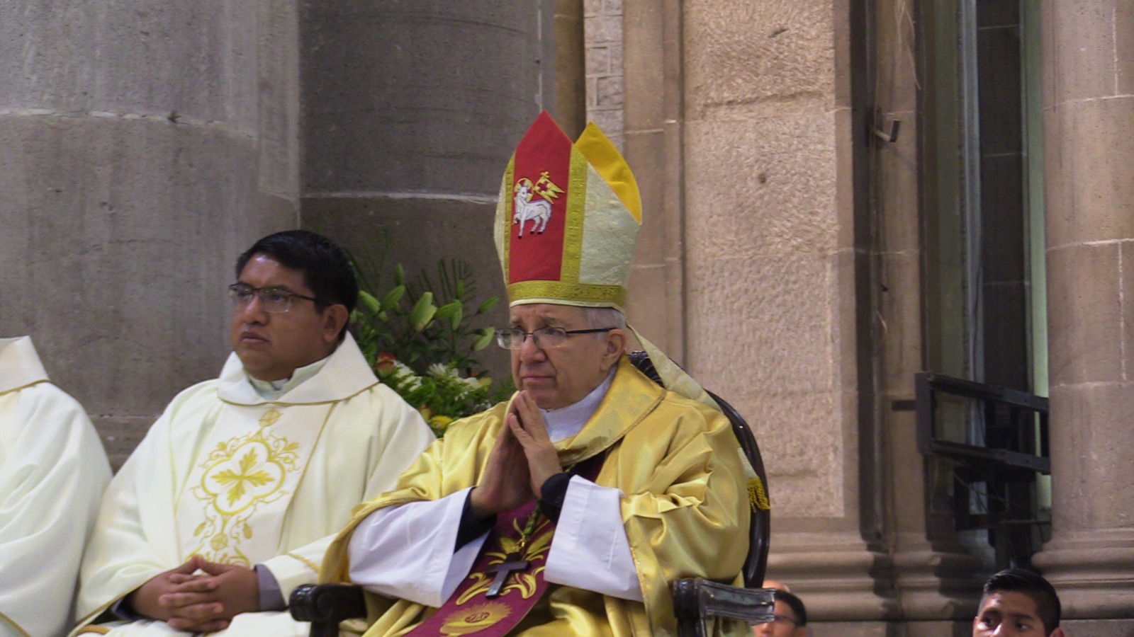 Monseñor Víctor Hugo Palma: la solemne toma de posesión como Arzobispo ...