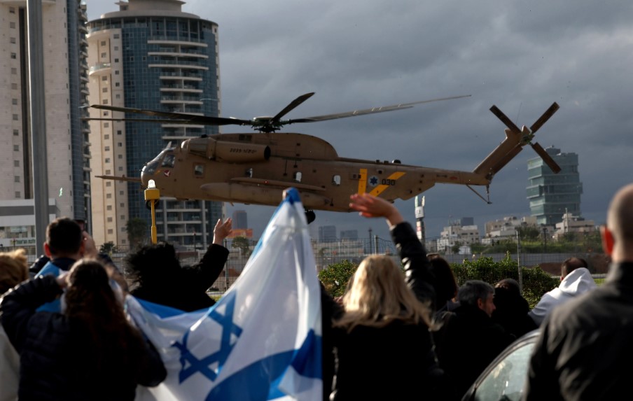 Hamás libera a seis rehenes israelíes en intercambios acordados durante cese el fuego