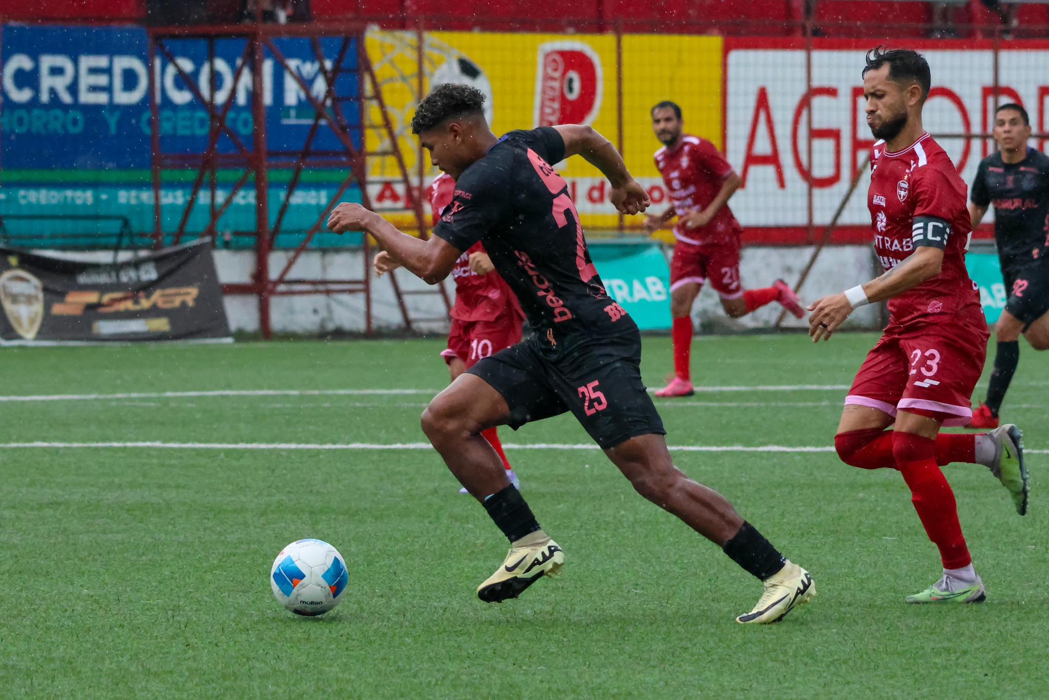 Rojos en la cima y una apretada clasificación: Así marcha la tabla de ...