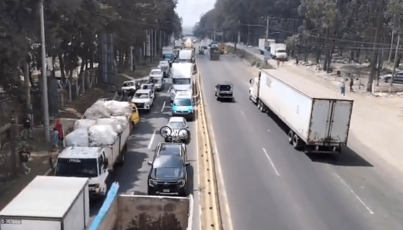 Tránsito complicado por manifestación en el km 22 de la ruta al Pacífico