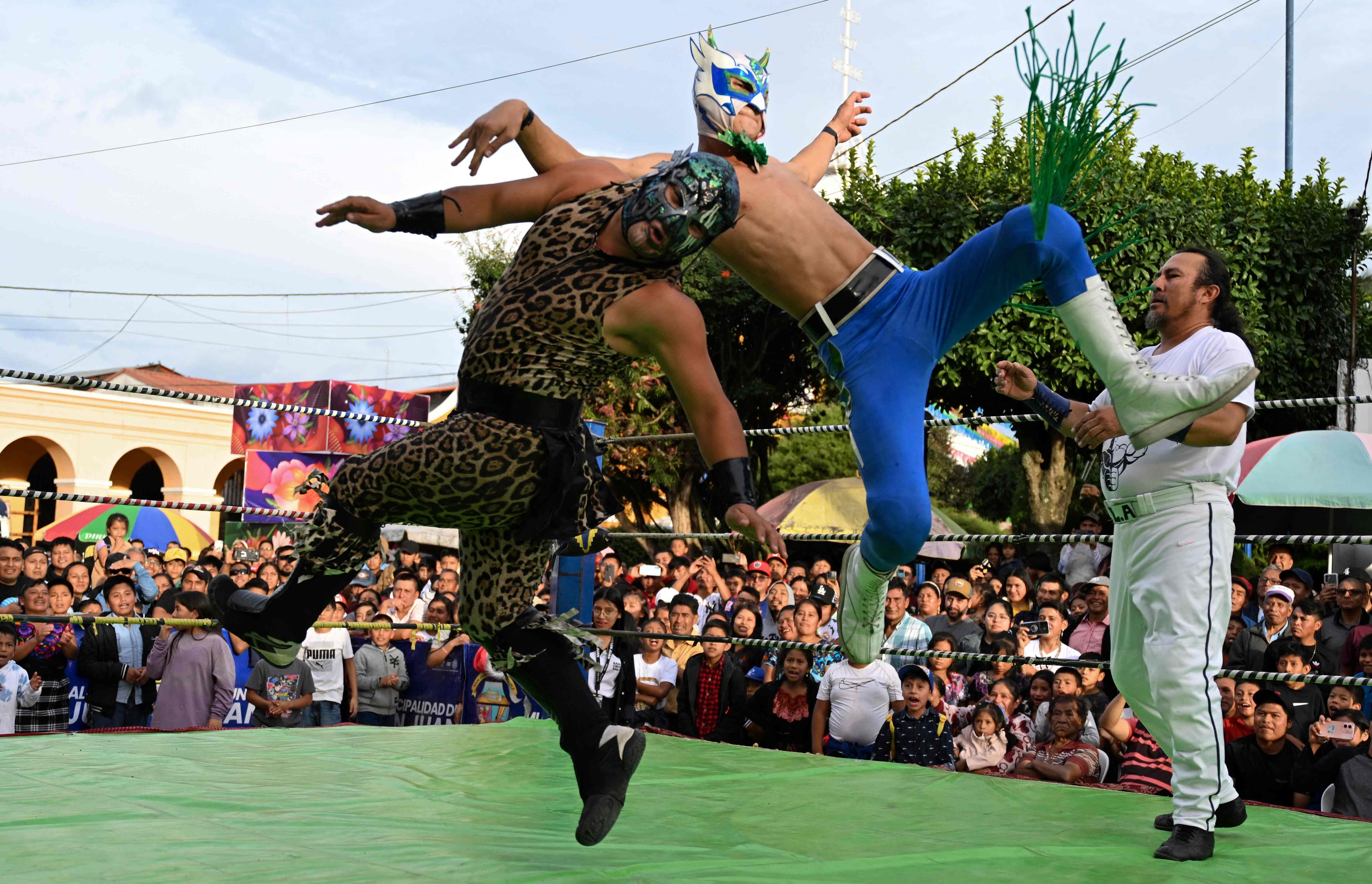 Lucha libre sacude San Juan Sacatepéquez: máscaras, acrobacias y ...