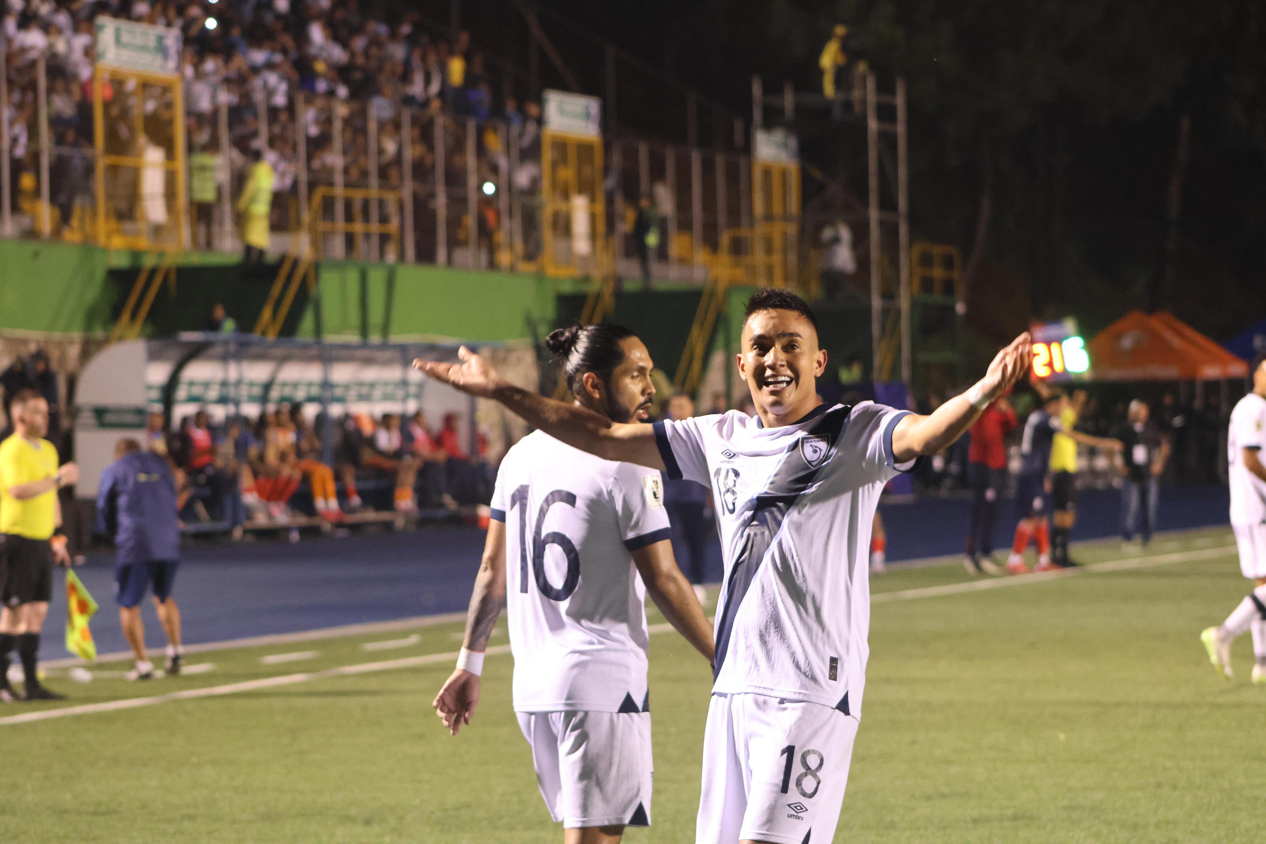 La gran noche de Óscar Santis: su primer triplete con la Selección ...
