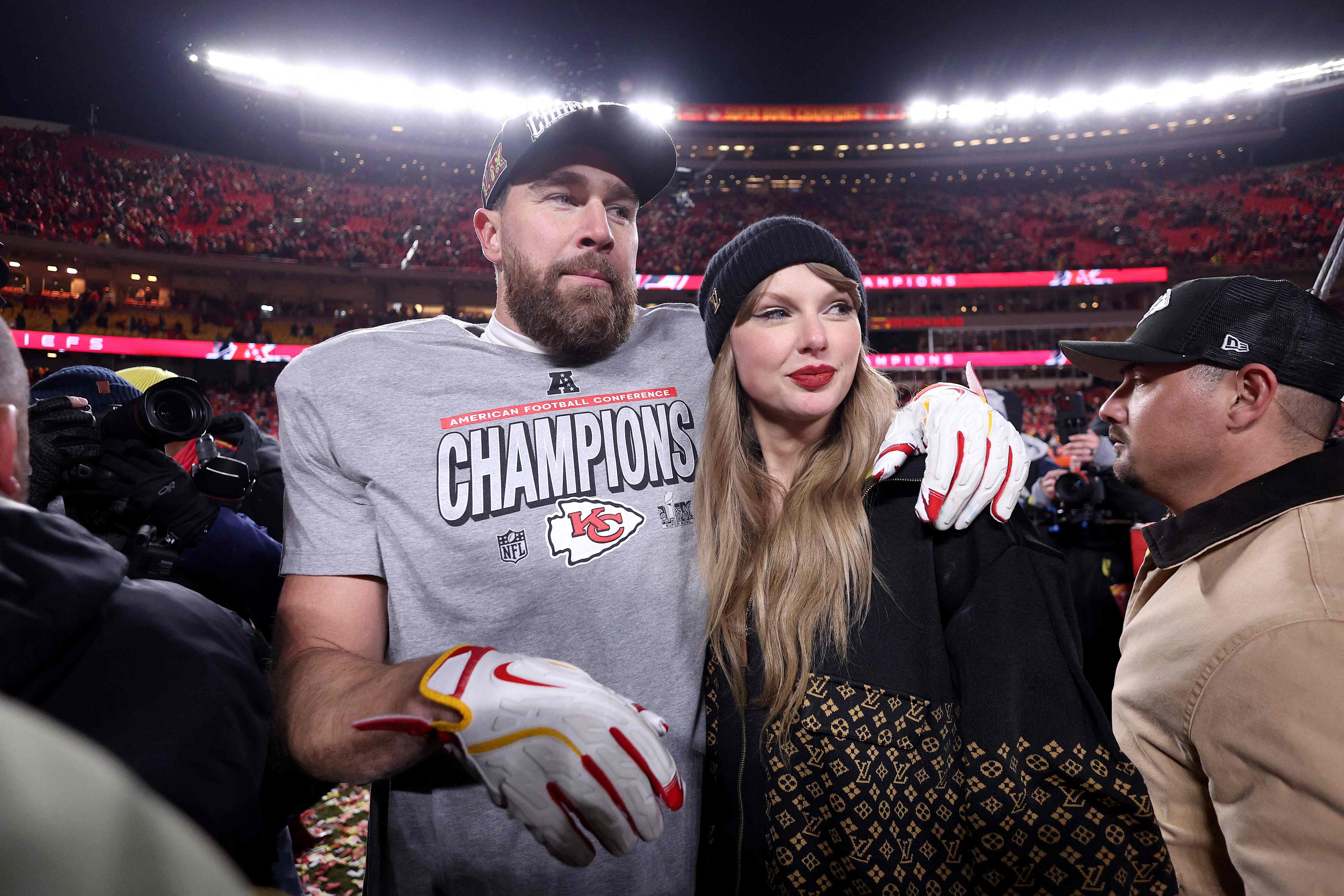 Taylor Swift genera rumores de embarazo tras foto viral: ¿Travis Kelce se convertirá en padre?