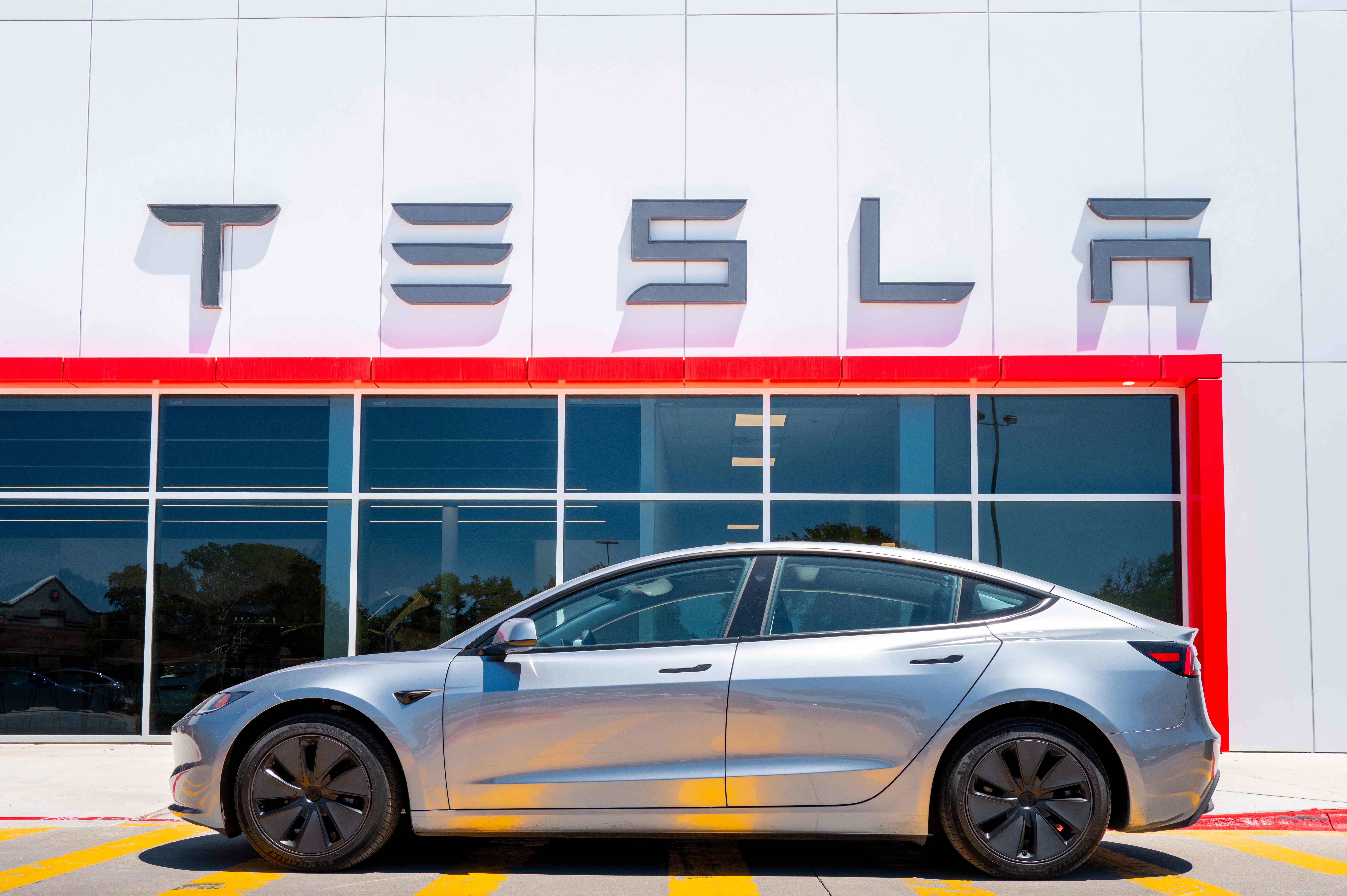 Demandan a Elon Musk y directivos de Tesla por falsear datos sobre ...