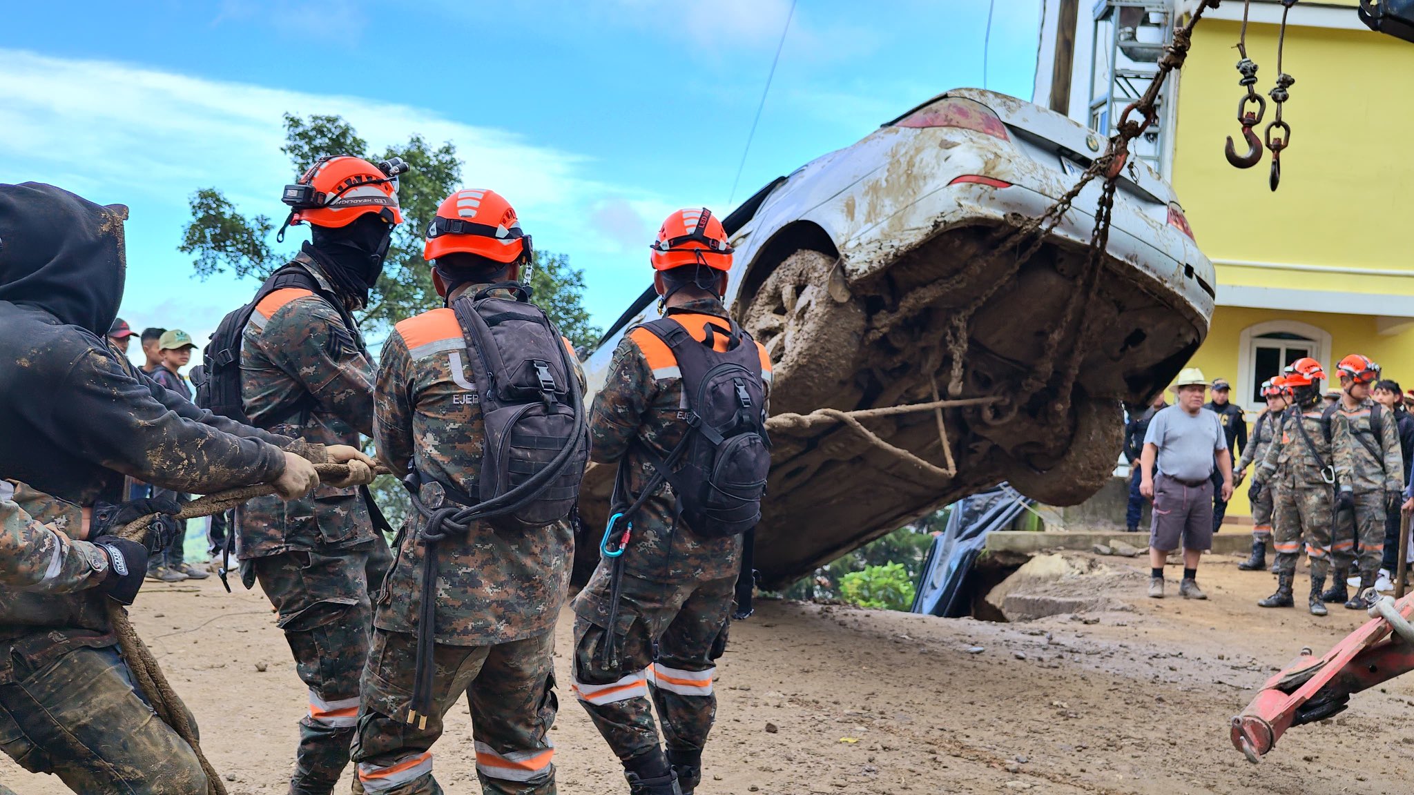 Descartan víctimas mortales por deslave en San Juan Atitán; arrastró ...