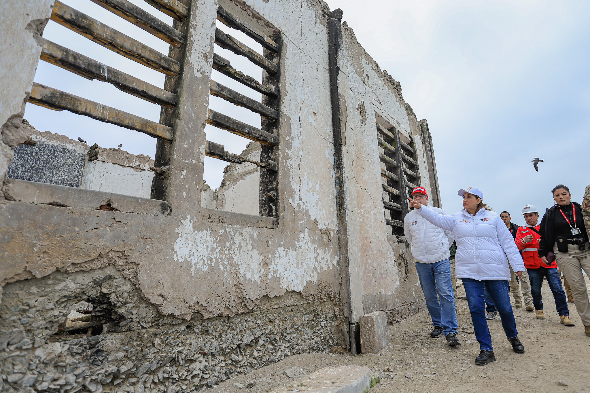 Gobierno de Perú firma convenio para reconstruir penal de máxima ...