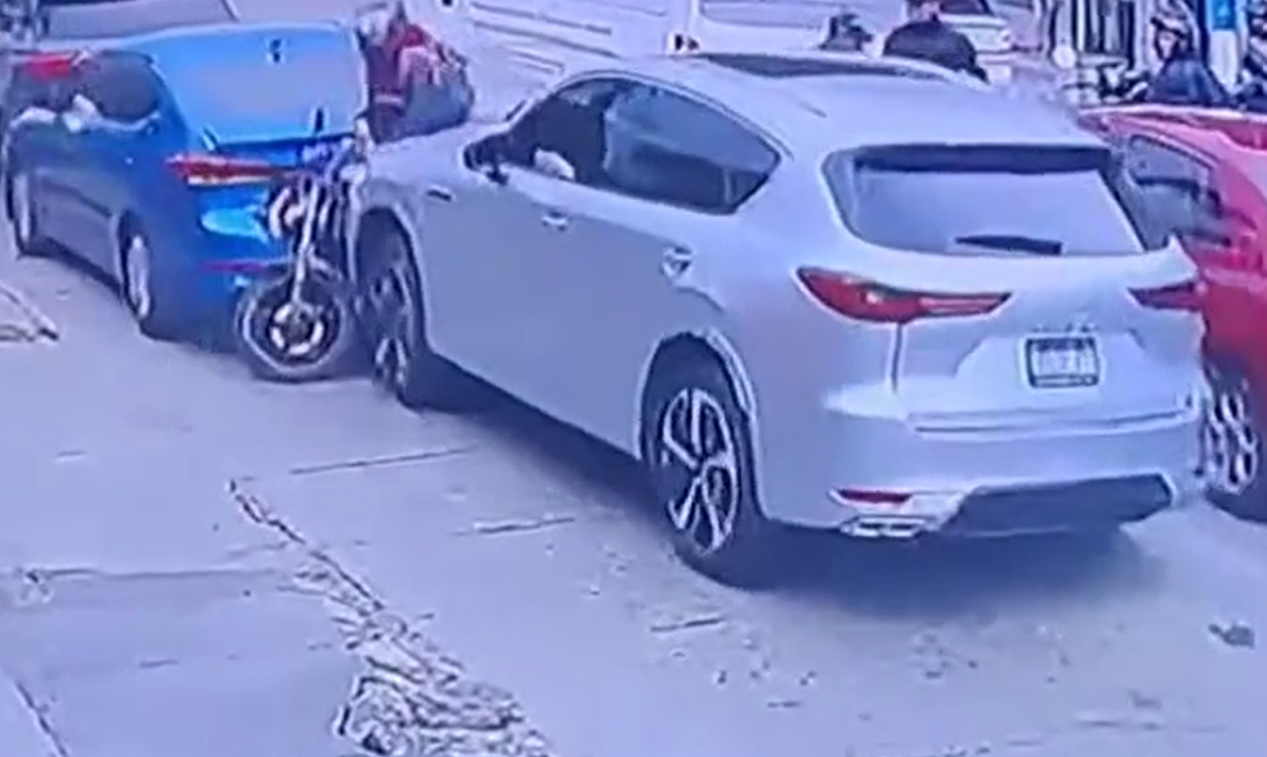 Motorista atropellado en zona 9 continúa en estado delicado, pese a leve mejoría tras cirugía