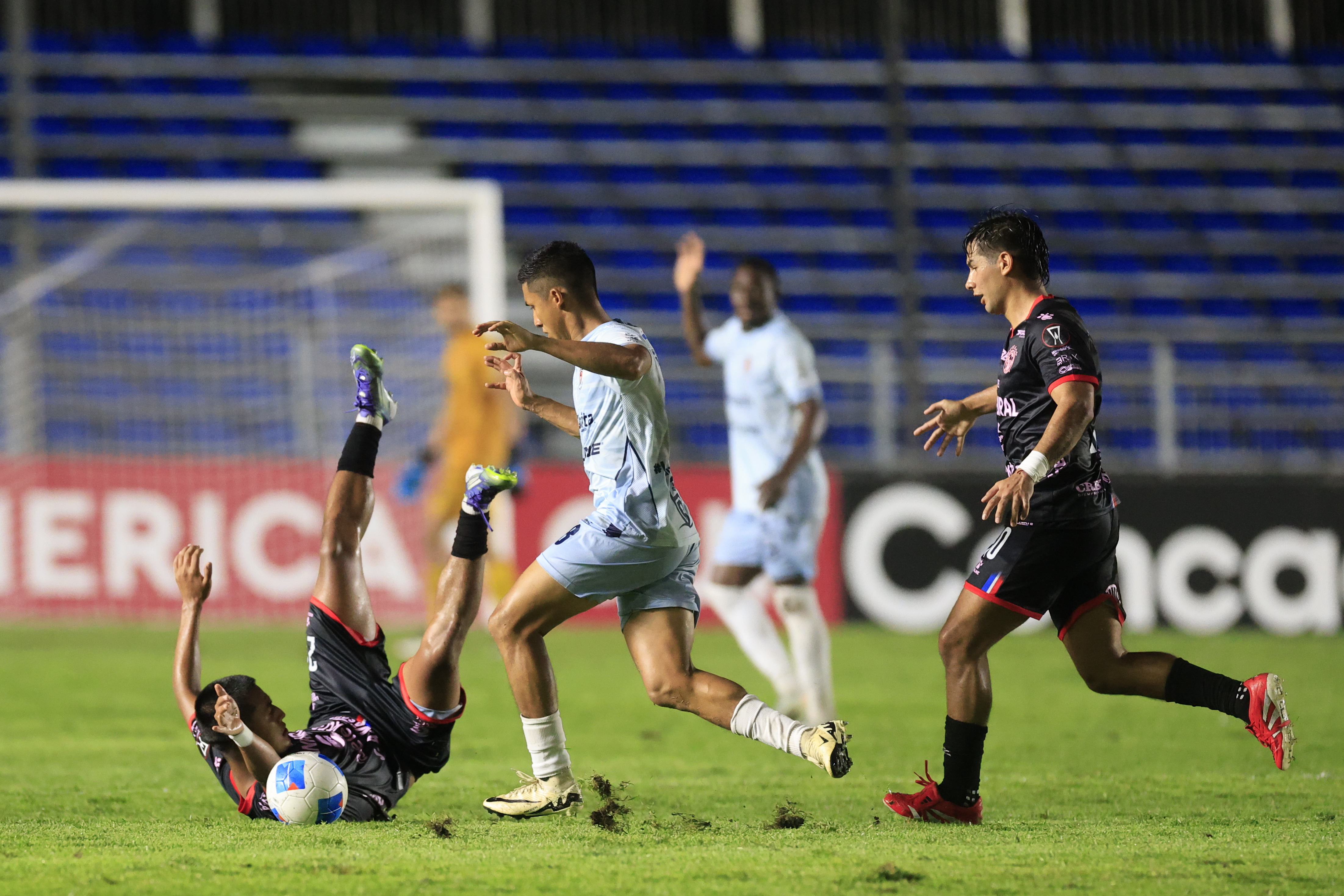 Así fue el gol de Romario da Silva en el vibrante duelo de Xelajú MC ...
